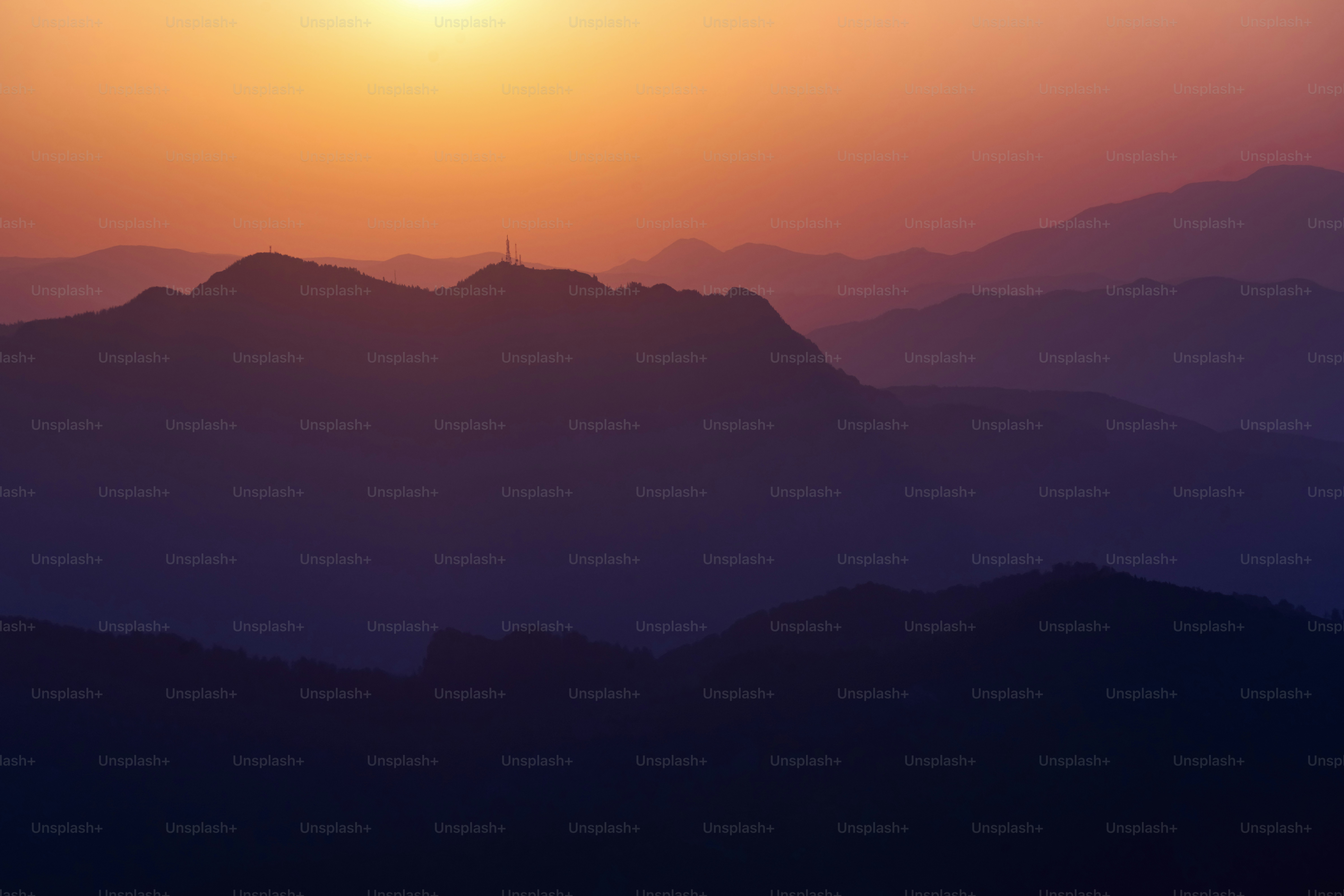 The sun is setting over a mountain range photo – Sunrise Image on Unsplash