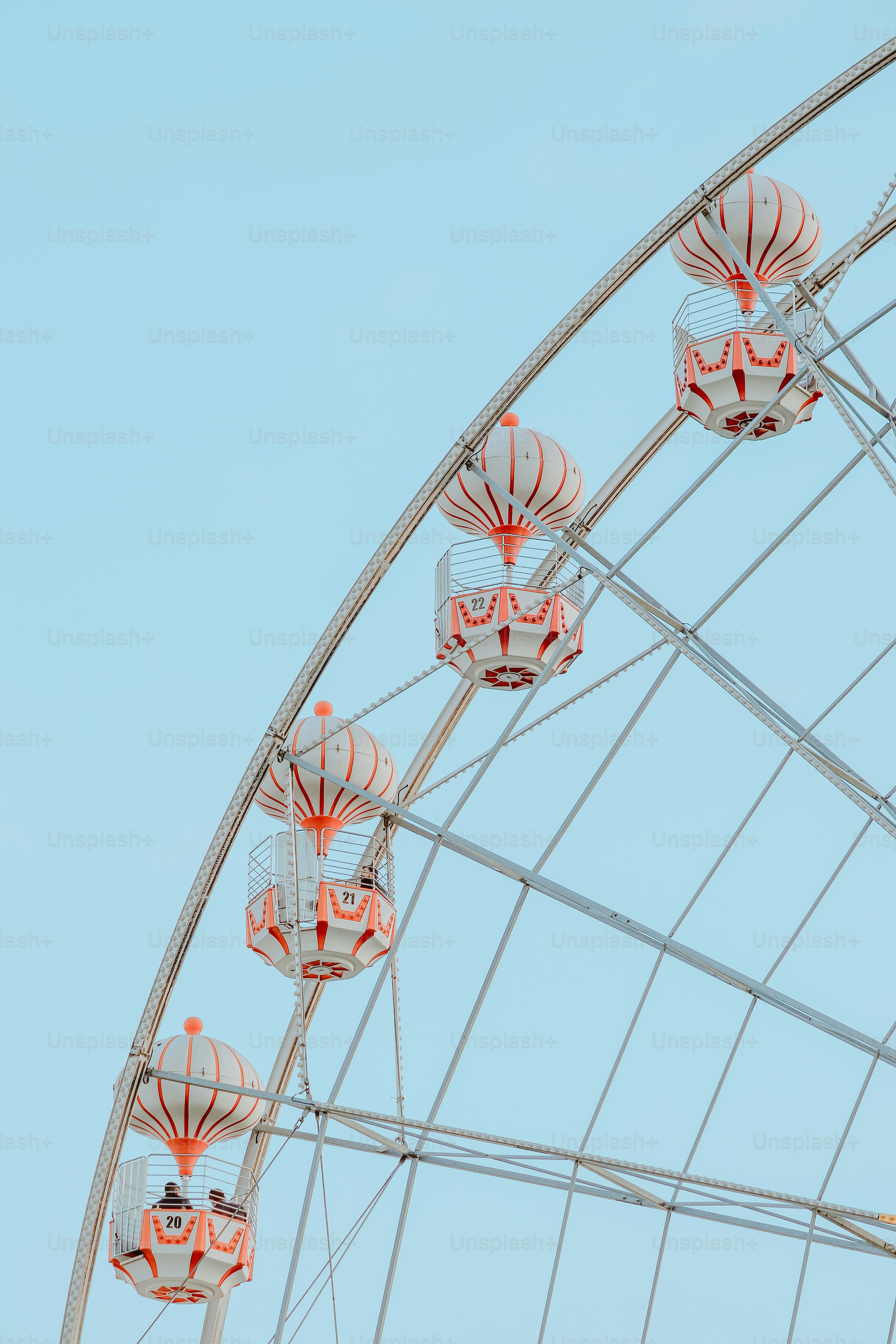 A ferris wheel with a blue sky in the background photo – Amusement park ...
