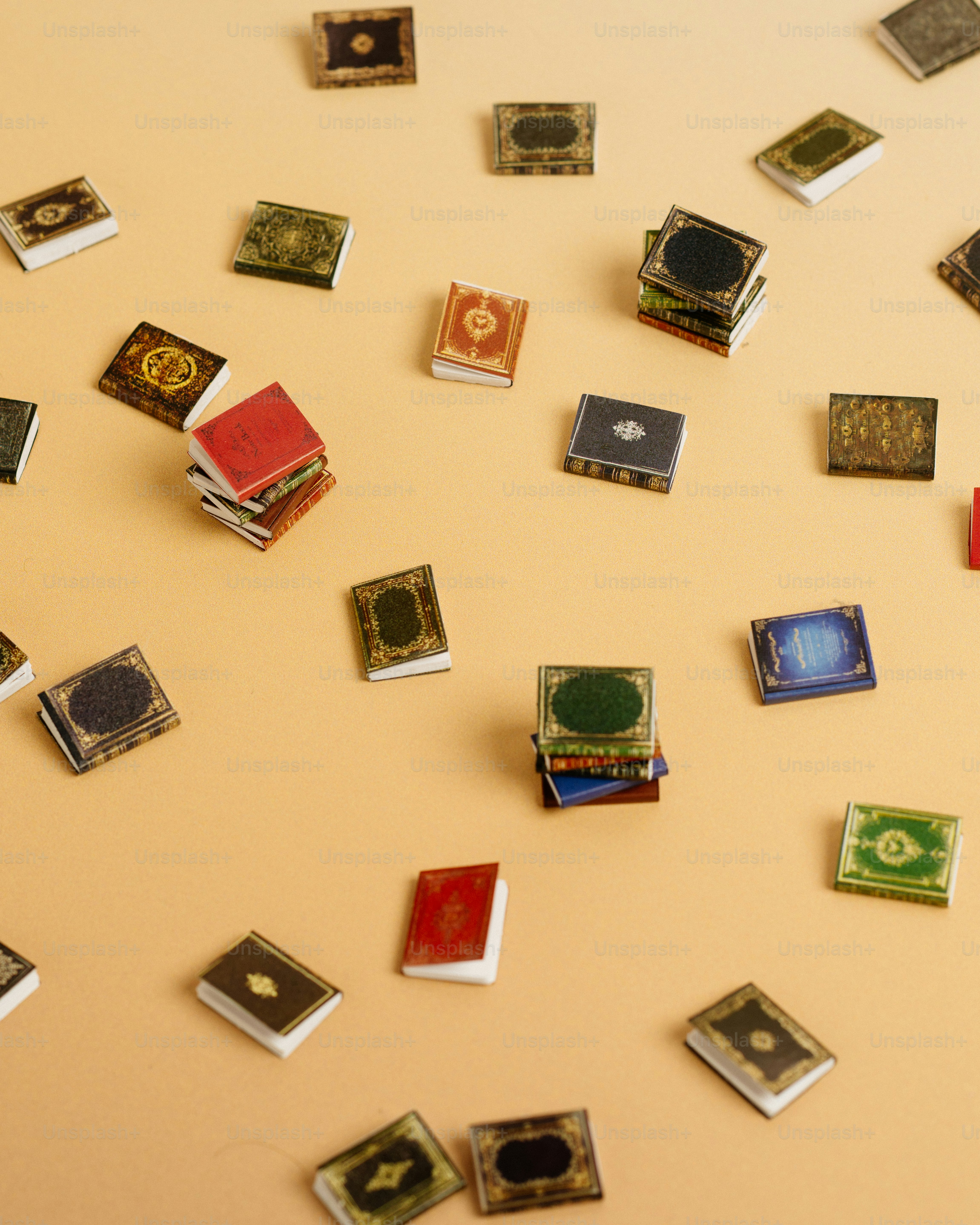 A bunch of small magnets that are on a table photo – Reading Image on ...