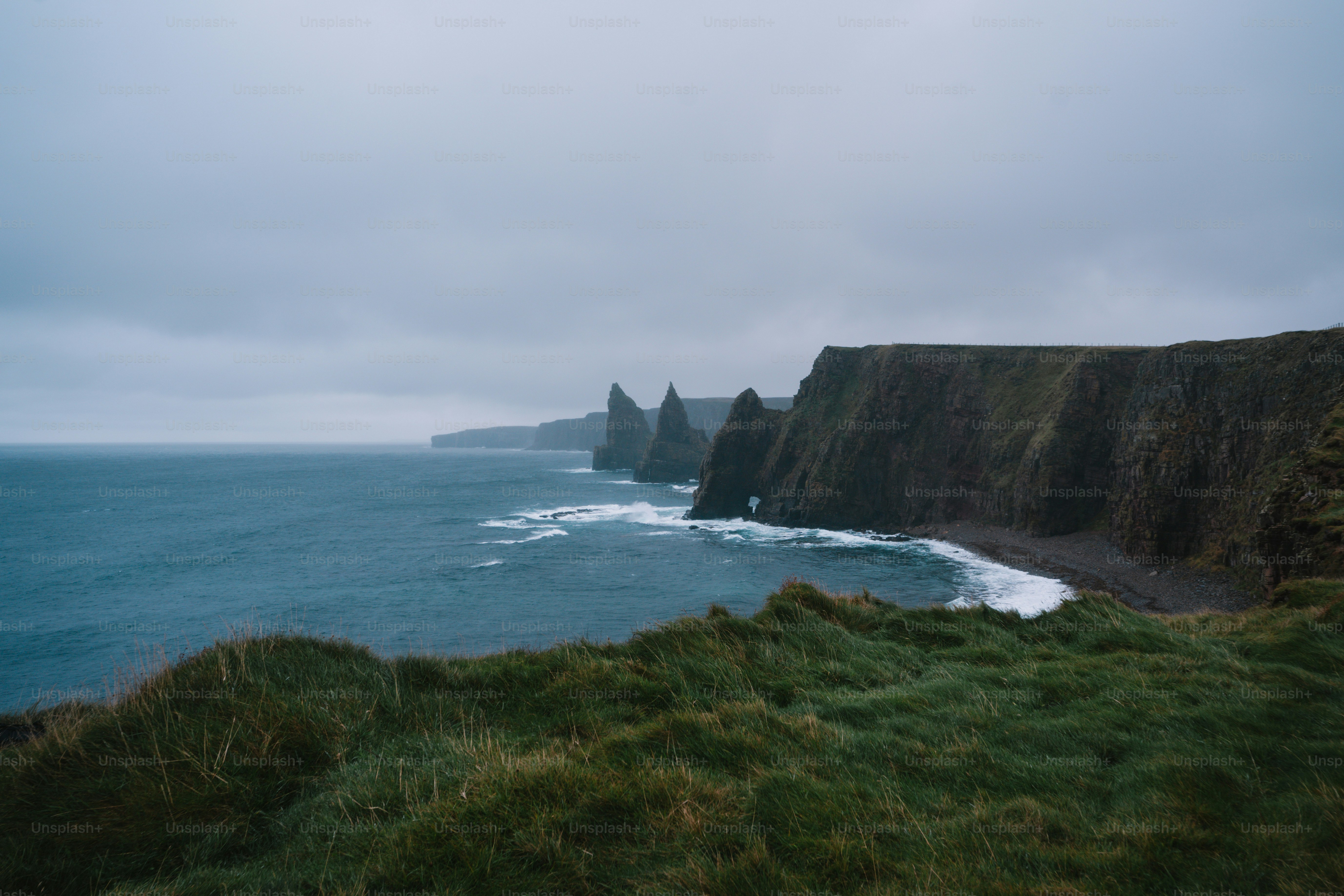 A view of the ocean from a cliff photo – Travel Image on Unsplash