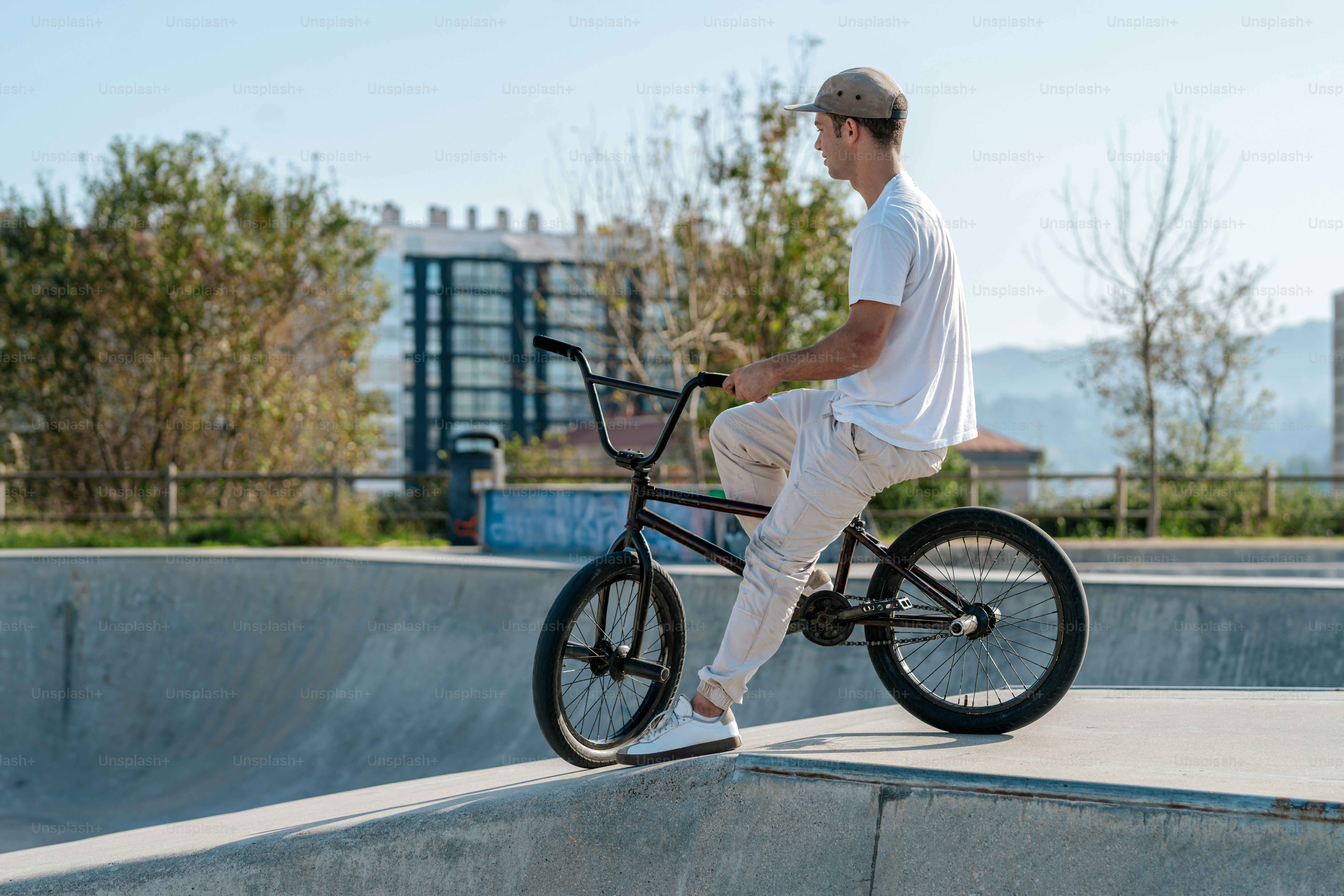 A man riding a bike in a skate park photo – Bike Image on Unsplash