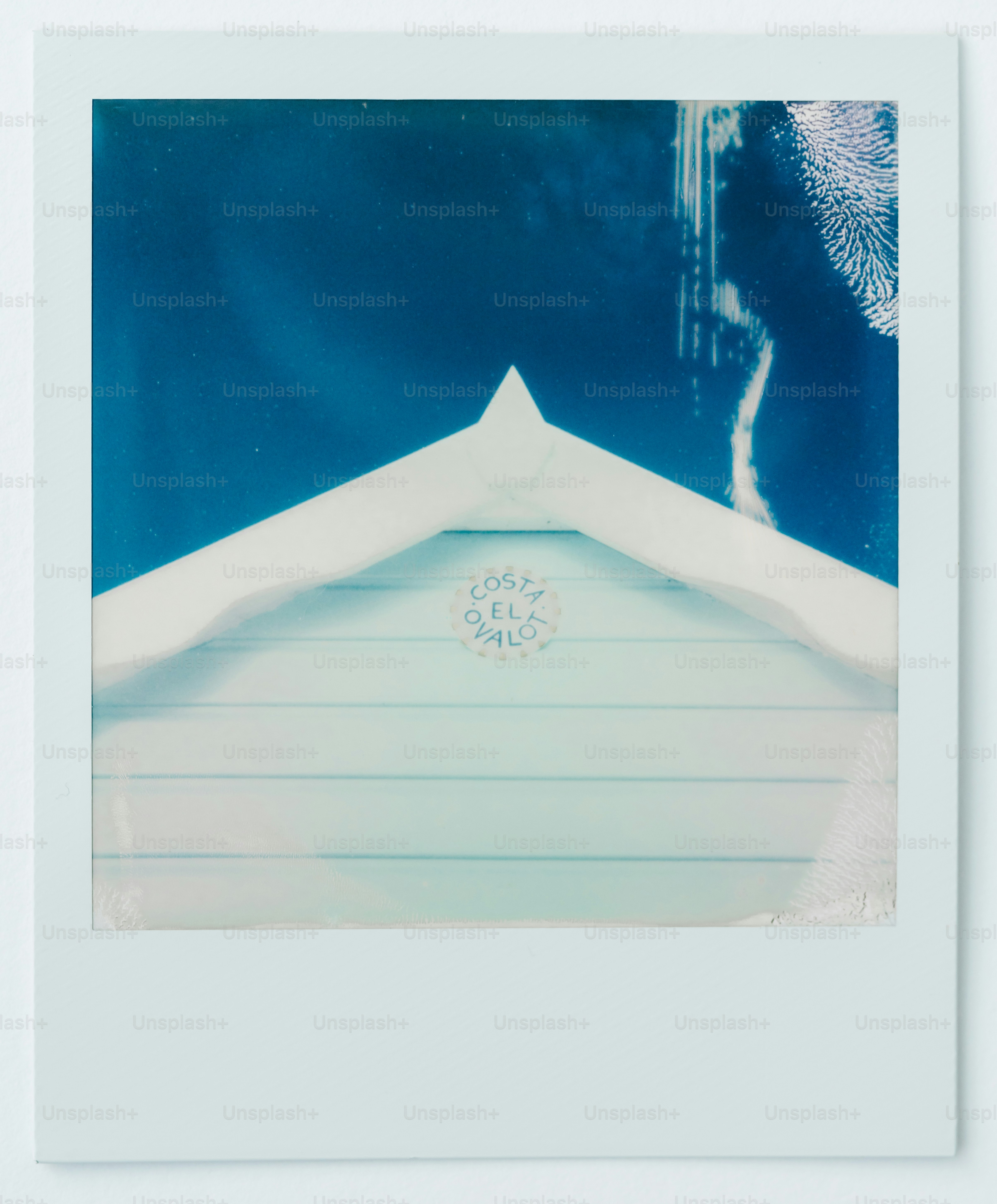 A polaroid photograph of a white building photo – Beach Image on Unsplash