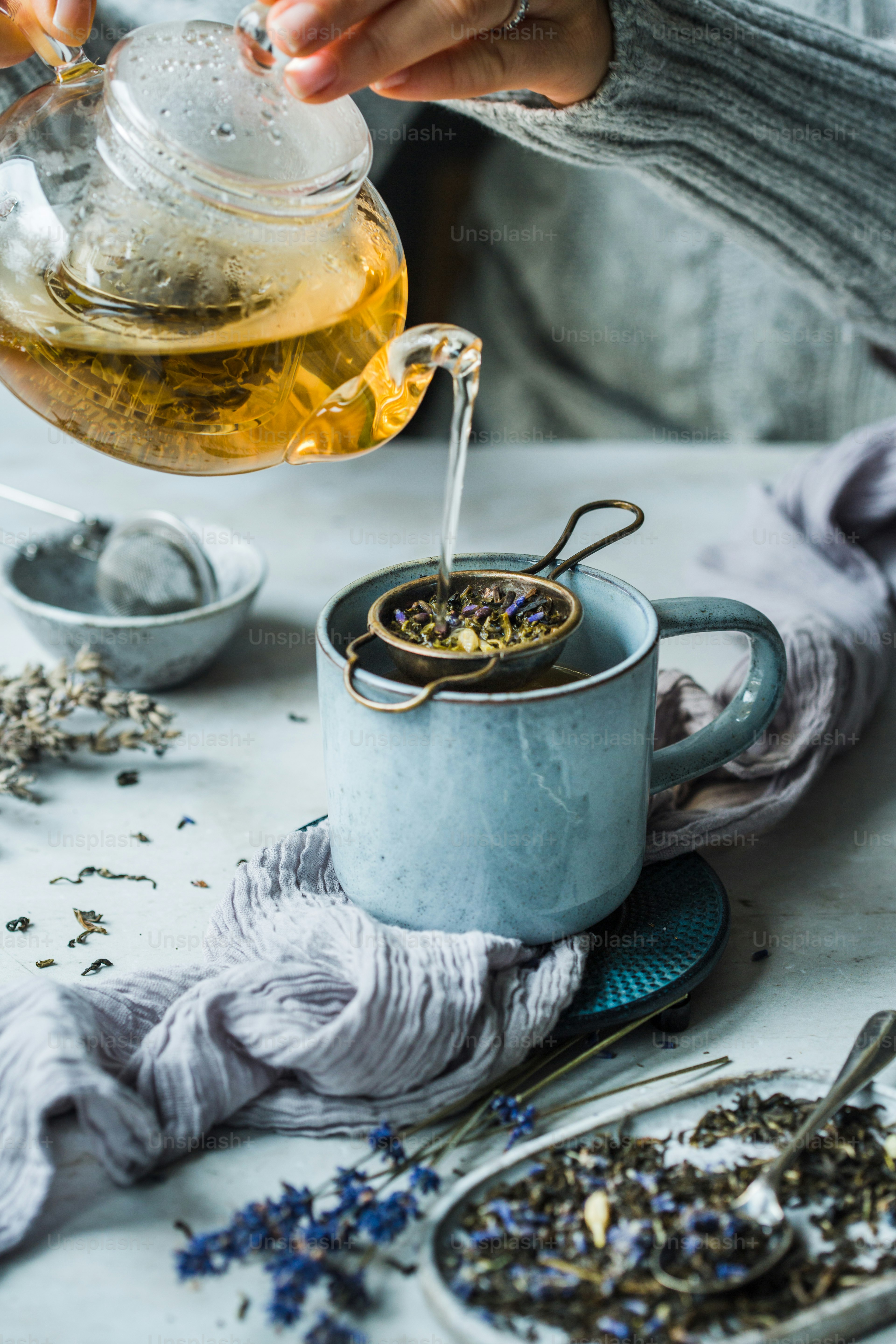 A woman pours tea into a cup photo – Tea Image on Unsplash