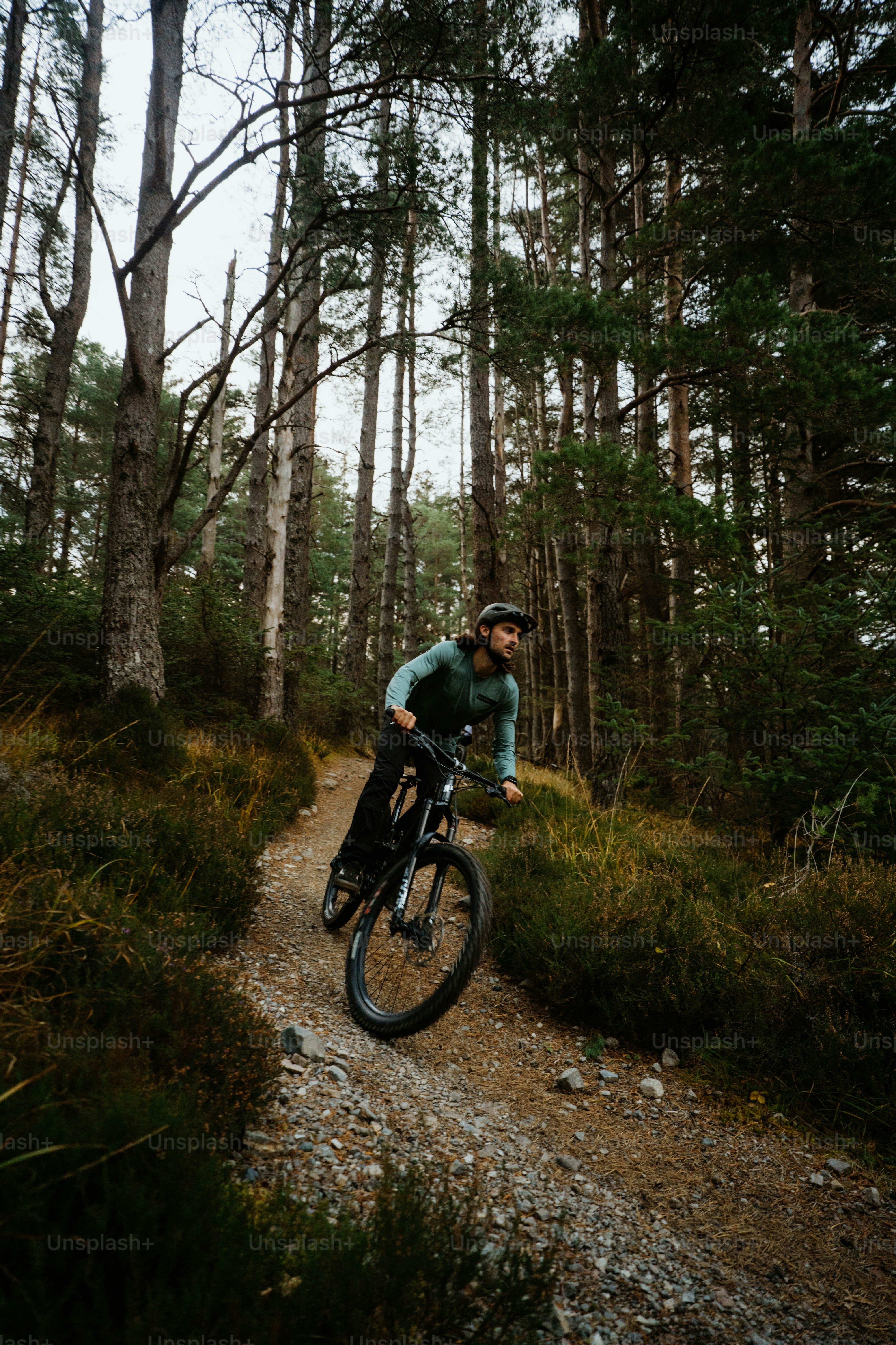 Gambar Sepeda Menuruni Bukit | Unduh Gambar Gratis di Unsplash