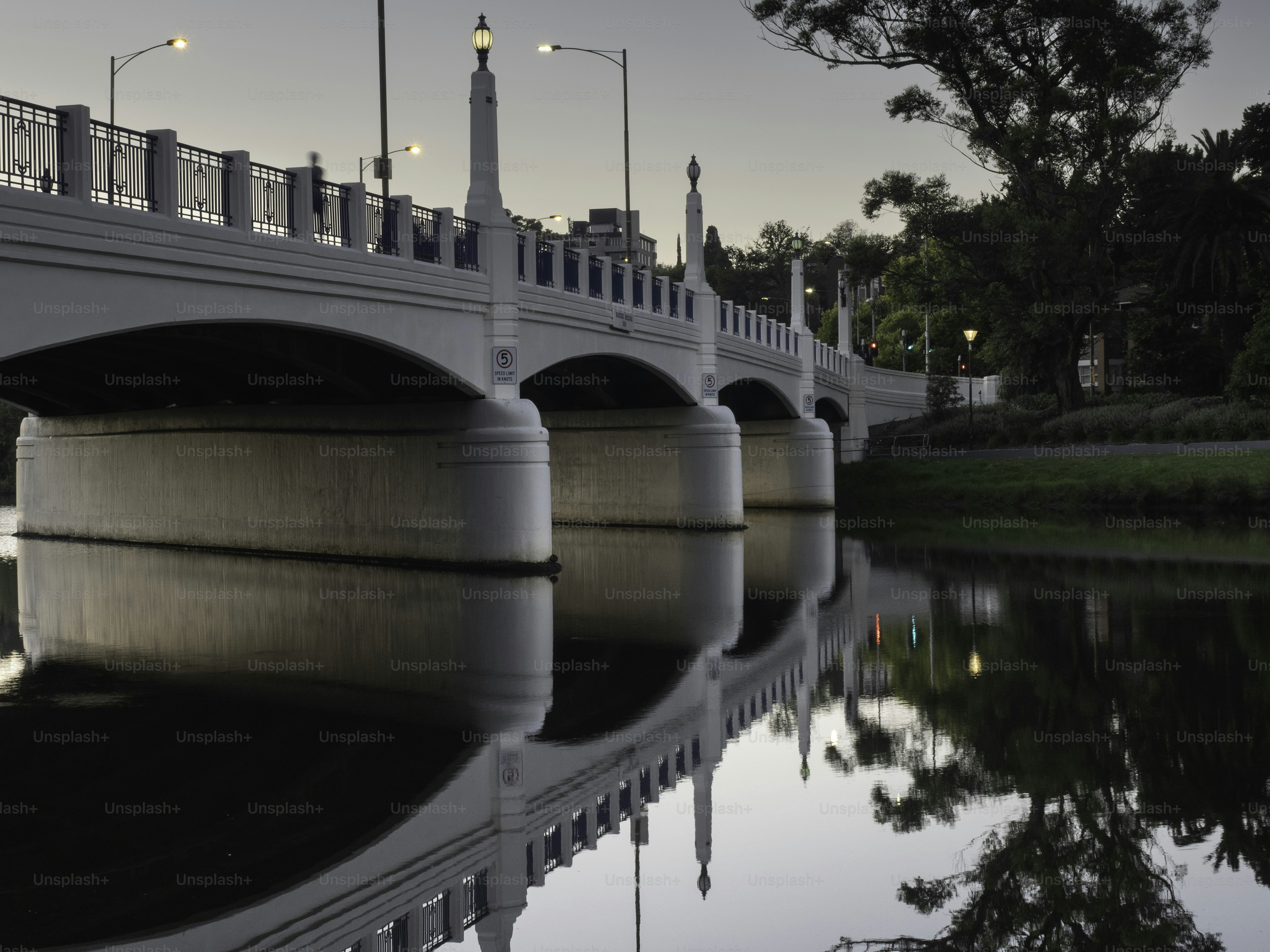 Punt Road bridge over the Yarra River early morning photo – Atmospheric ...