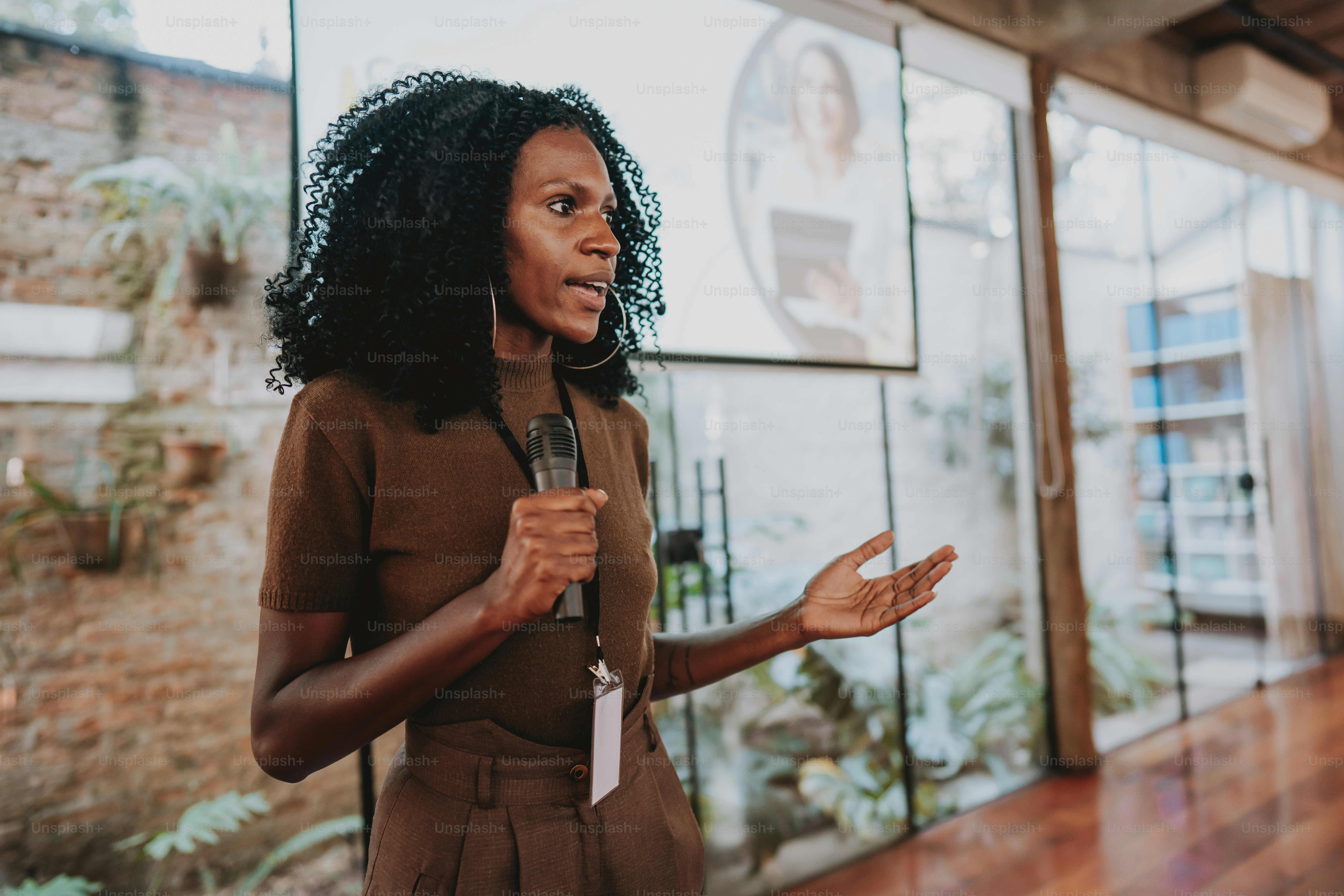 Woman giving speaker presentation photo – Business Image on Unsplash