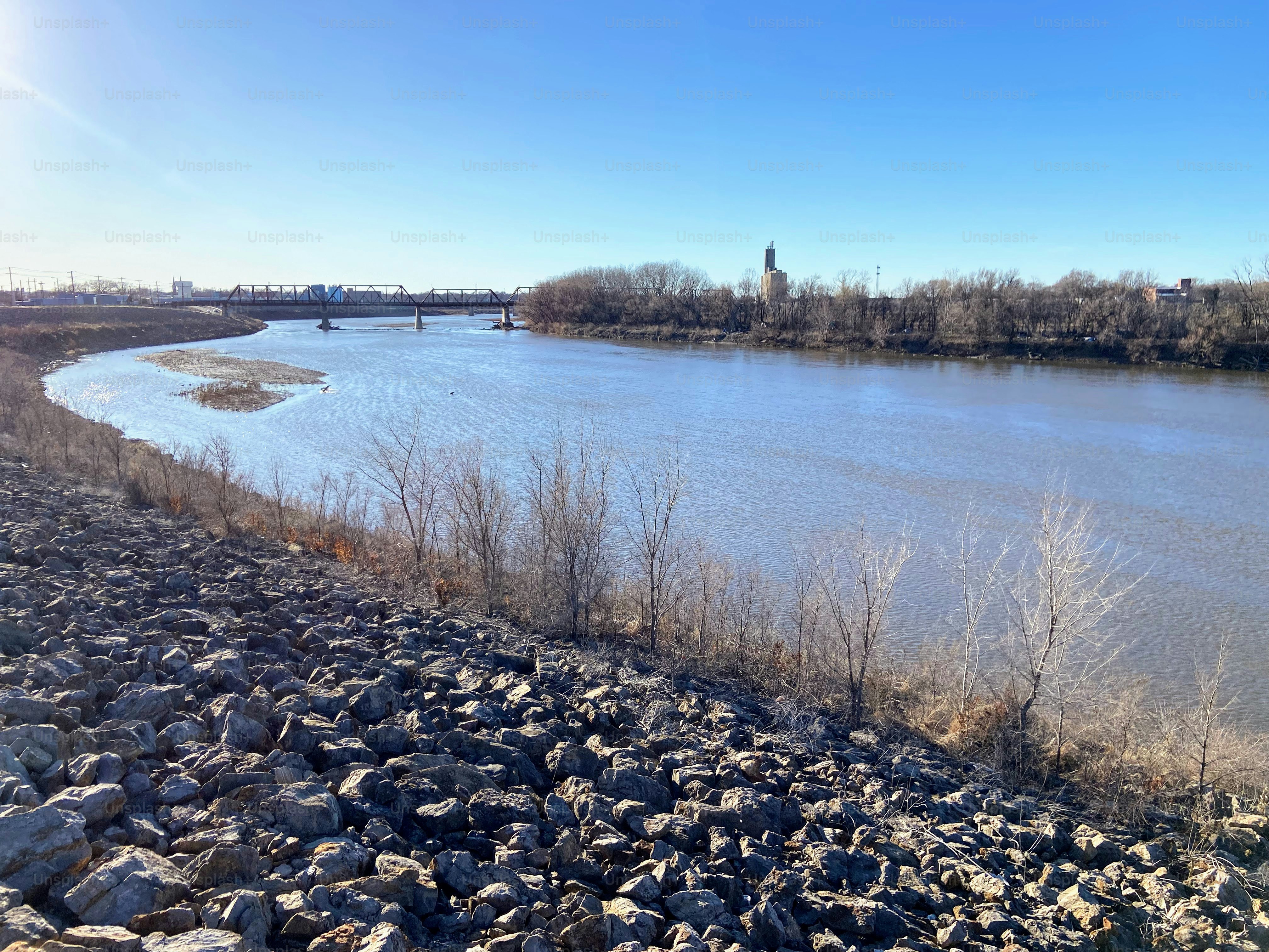 Kansas River in Topeka, Kansas photo – Sunny Image on Unsplash