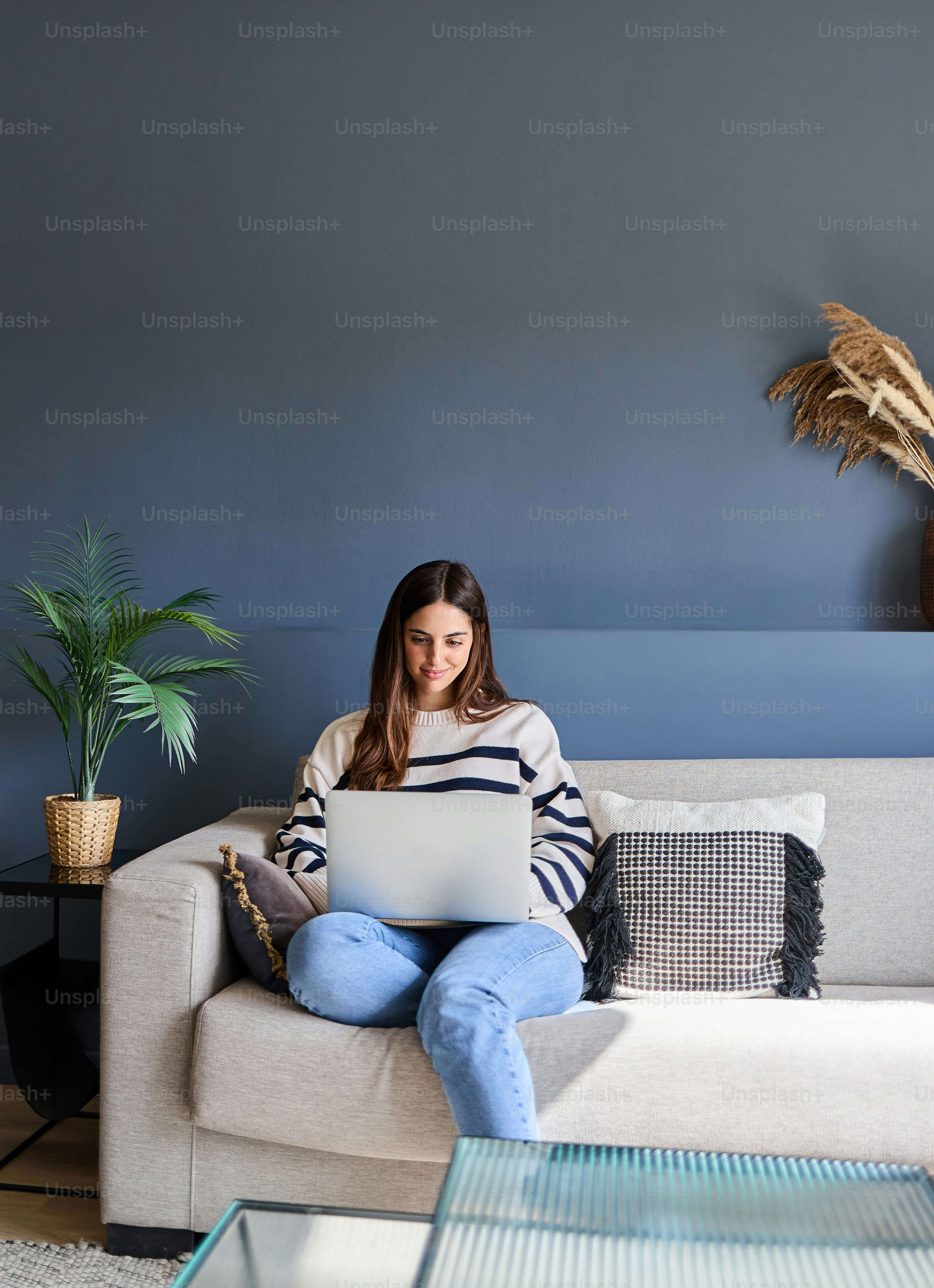 Women On Computer Pictures | Download Free Images on Unsplash