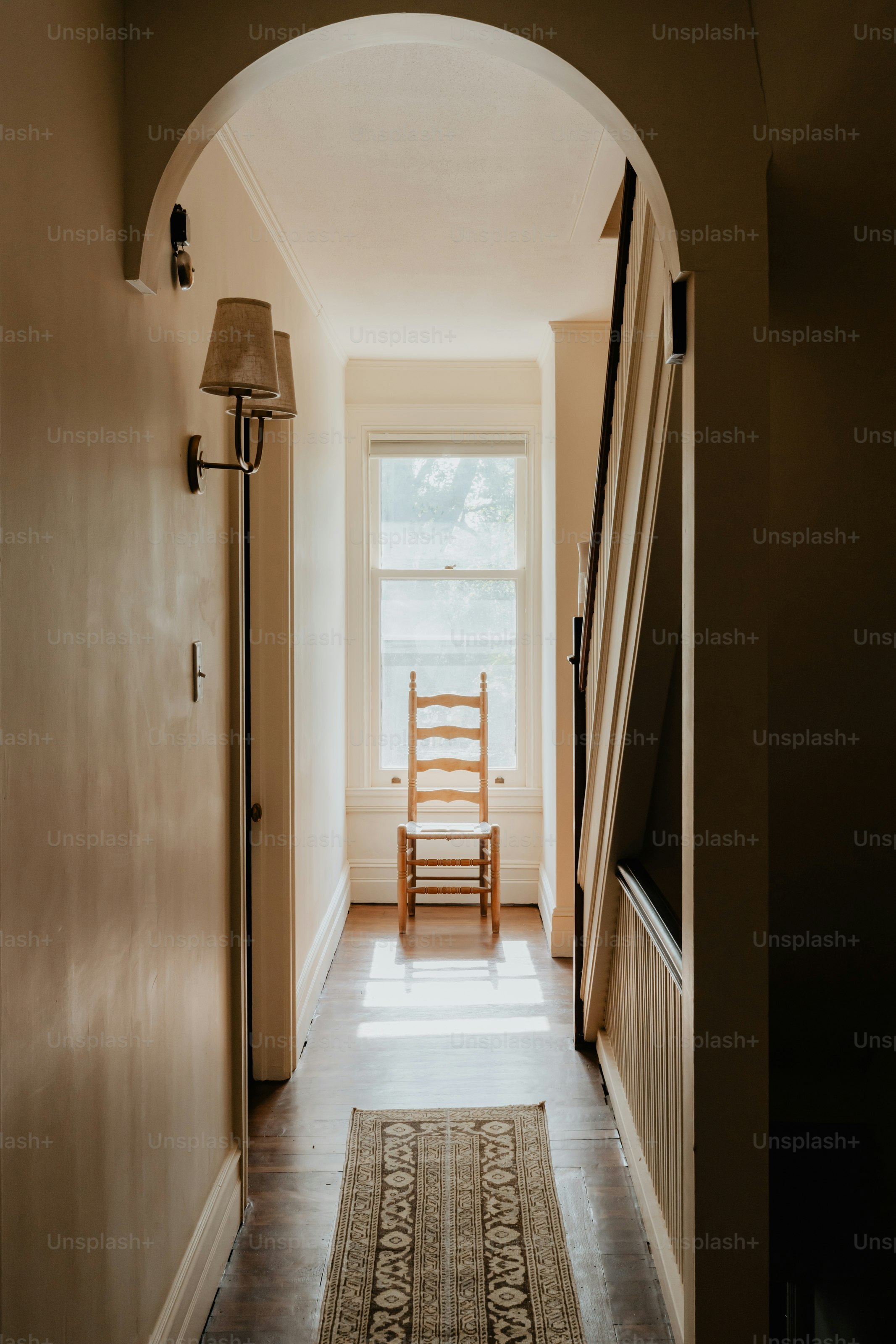 A hallway with a door and a chair in it photo – Carpet runner Image on ...