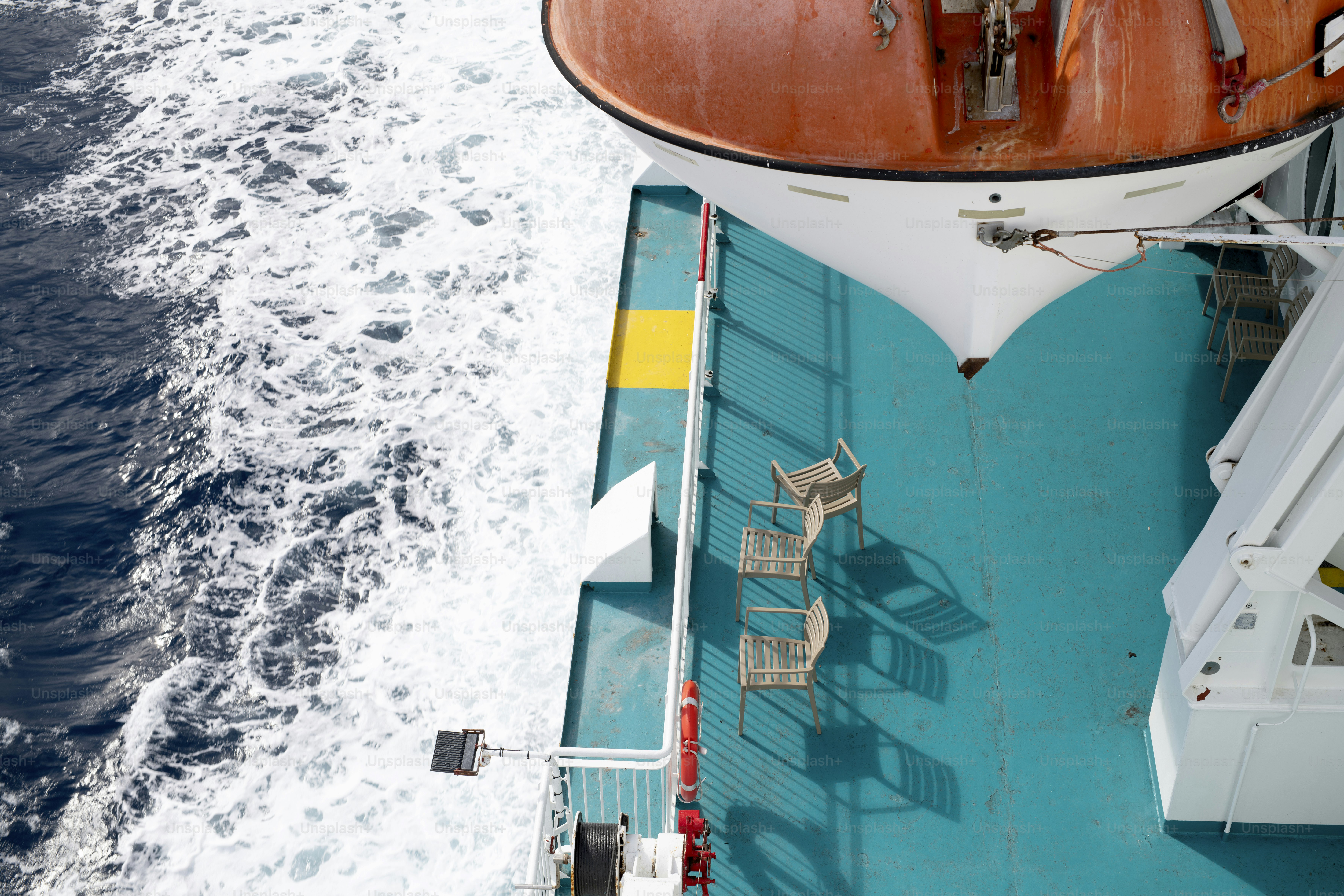 A view of the back of a boat from the deck photo – Sea Image on Unsplash