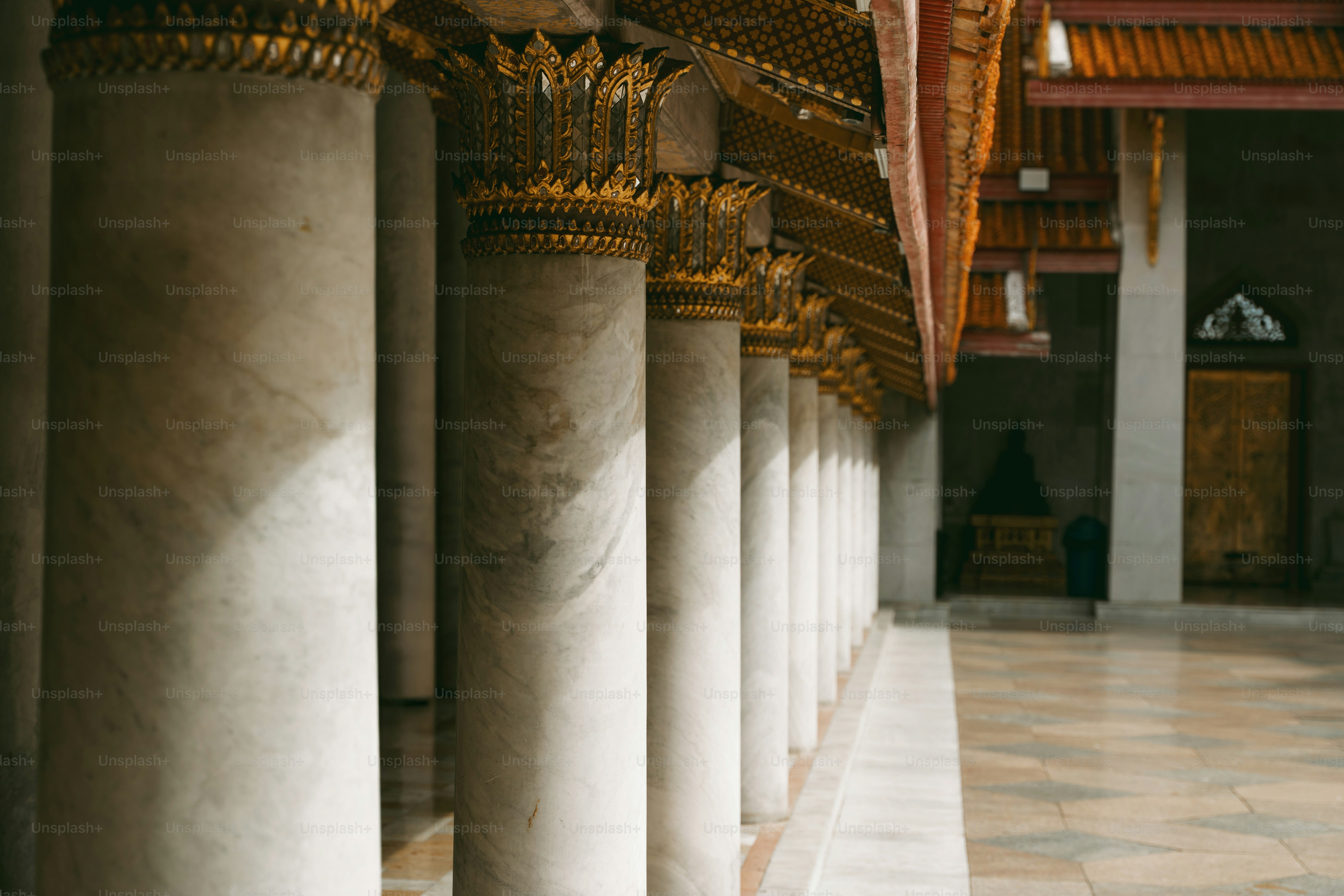 A long row of columns in a building photo – Travel Image on Unsplash