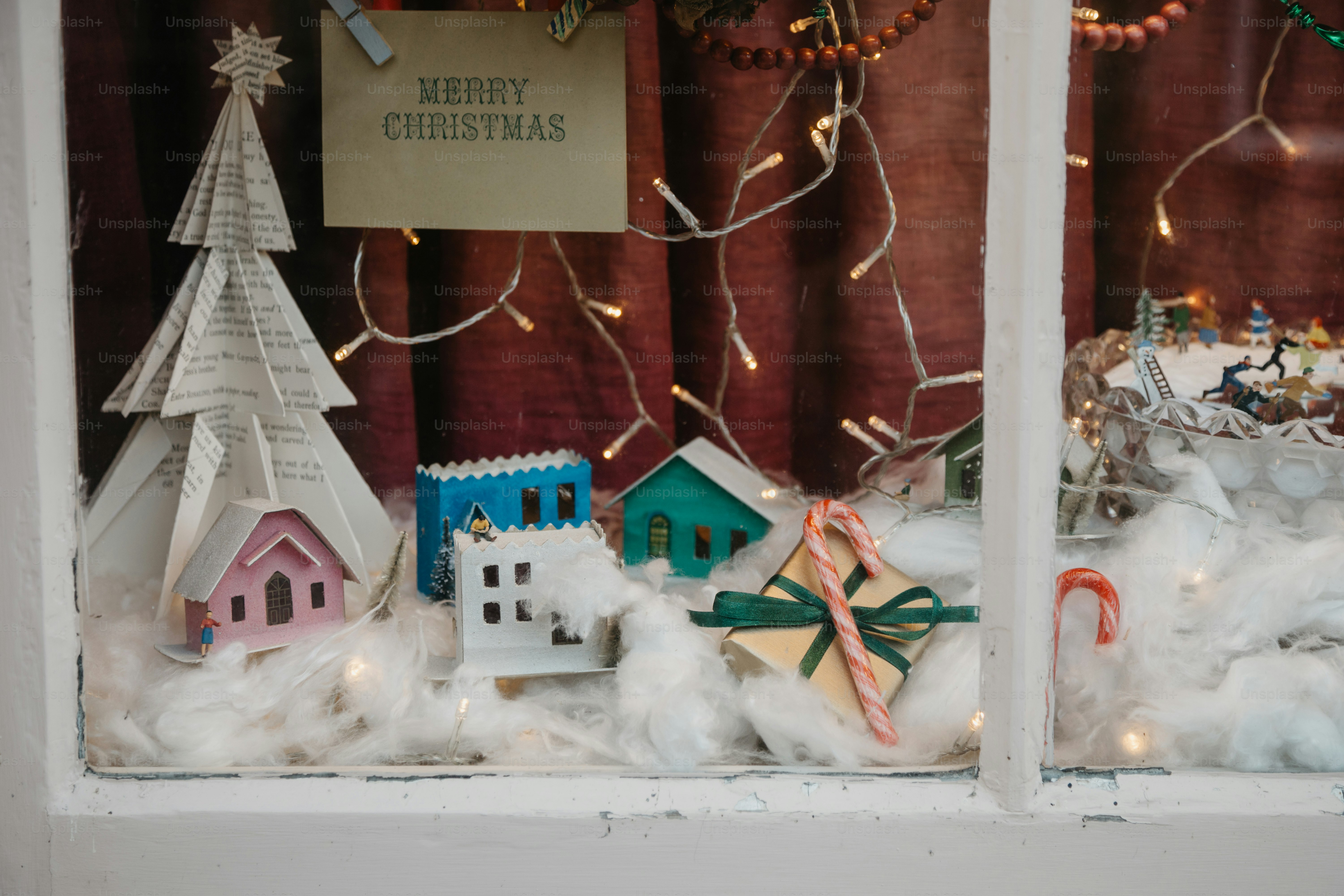 Christmas Display Ideas for Retail Stores & Visual Merchandisers ...