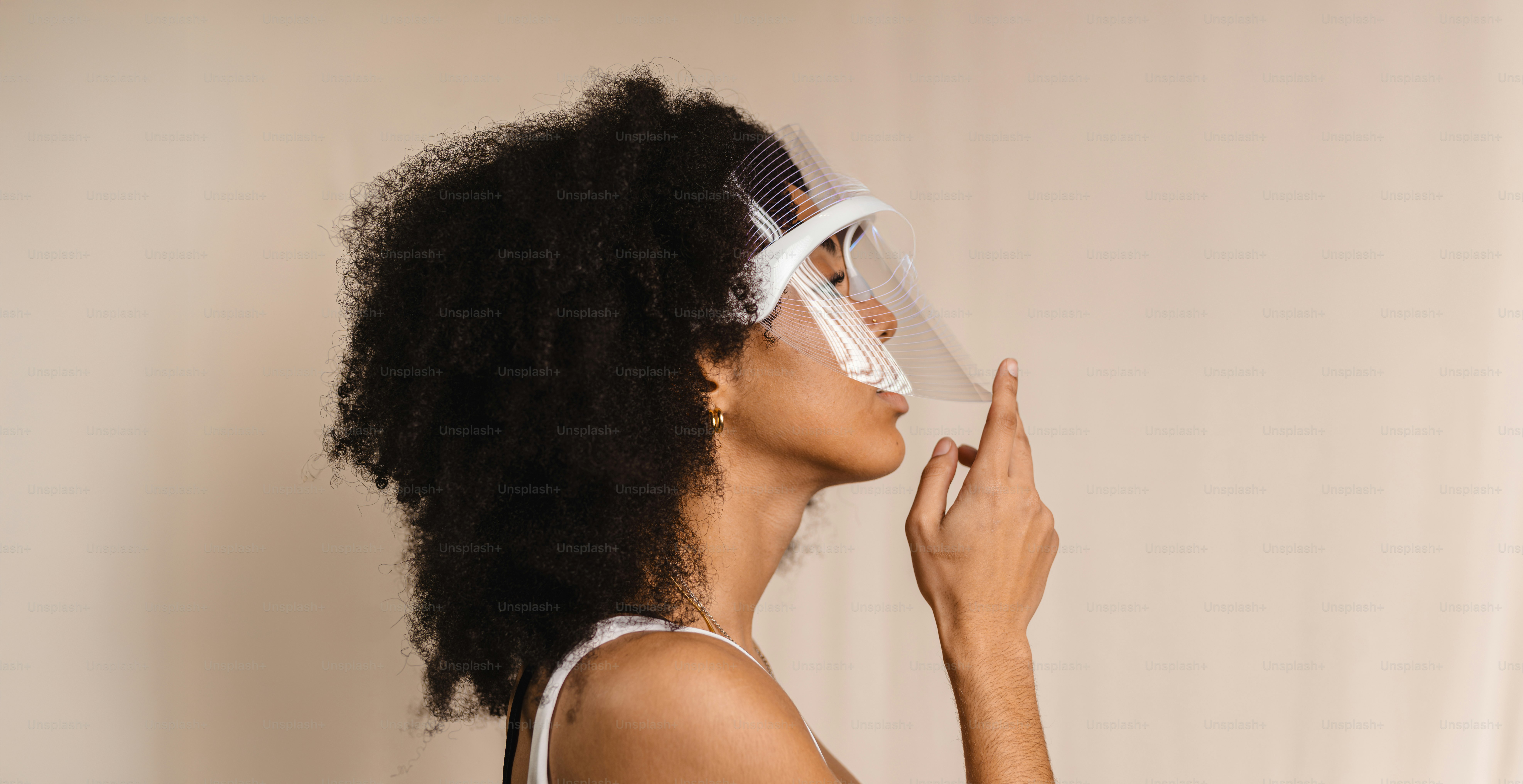 A woman holding a cell phone to her ear photo – Beauty Image on Unsplash