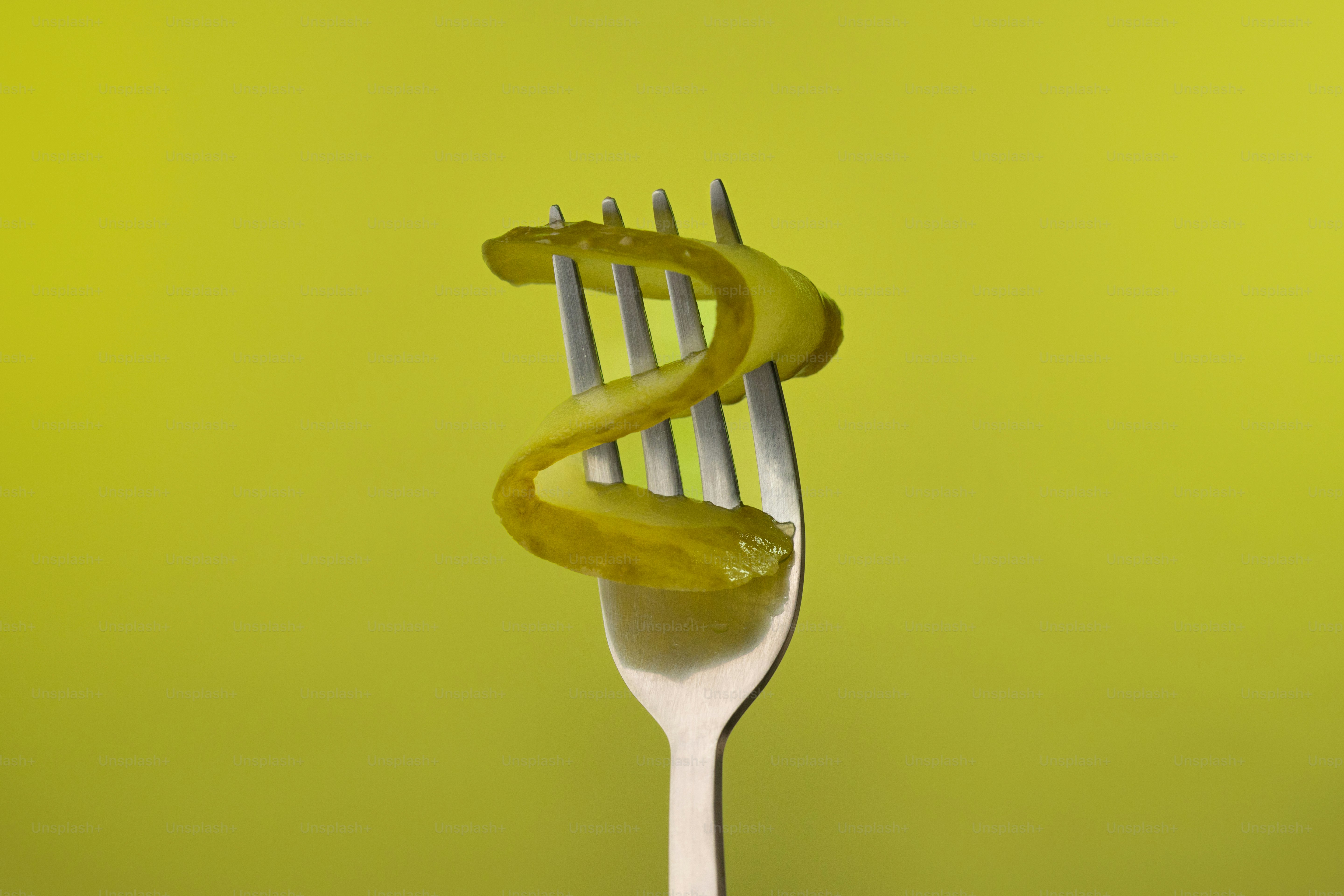 A fork that has some food on it photo – Food Image on Unsplash