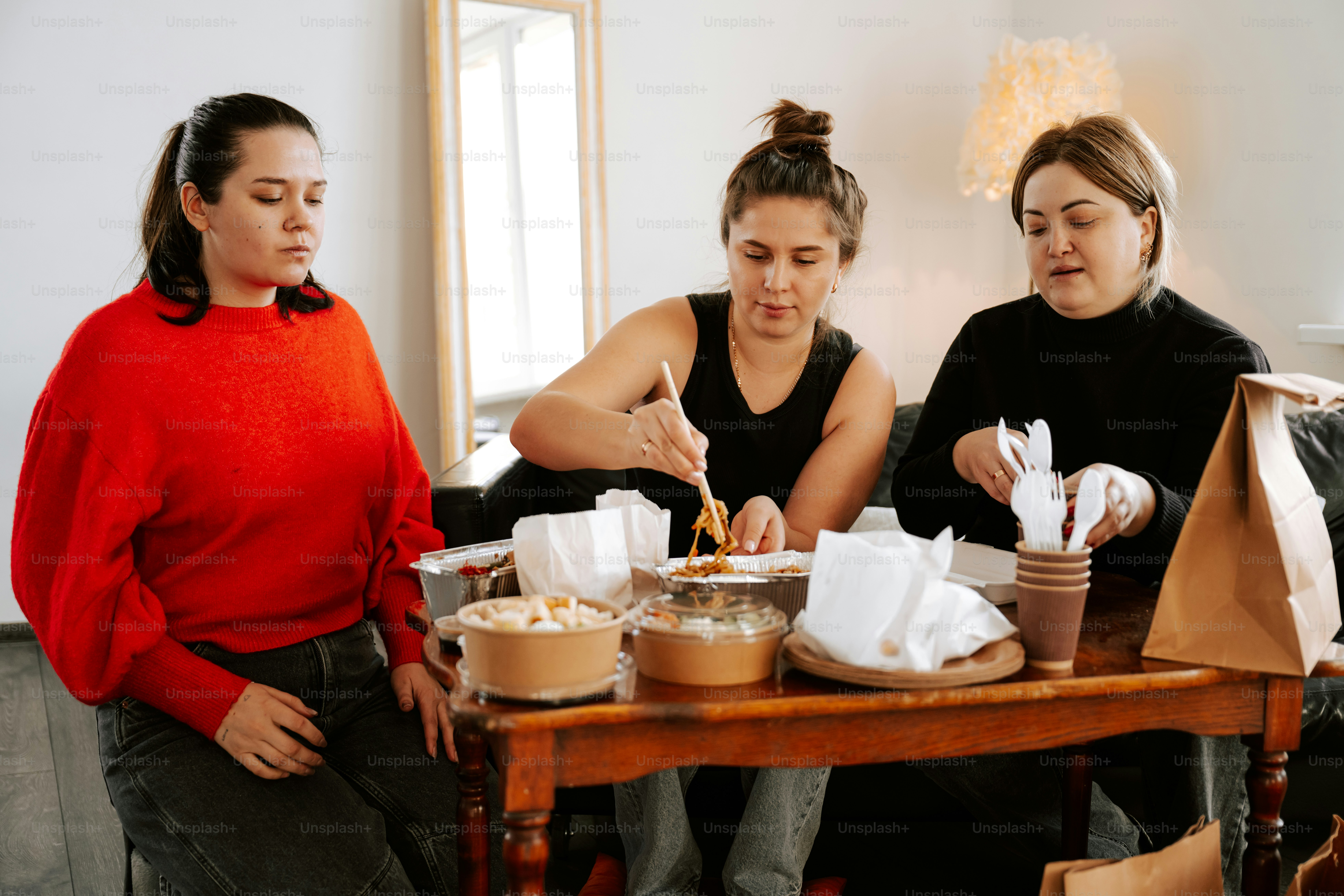 A group of women sitting around a wooden table photo – Fast food Image ...
