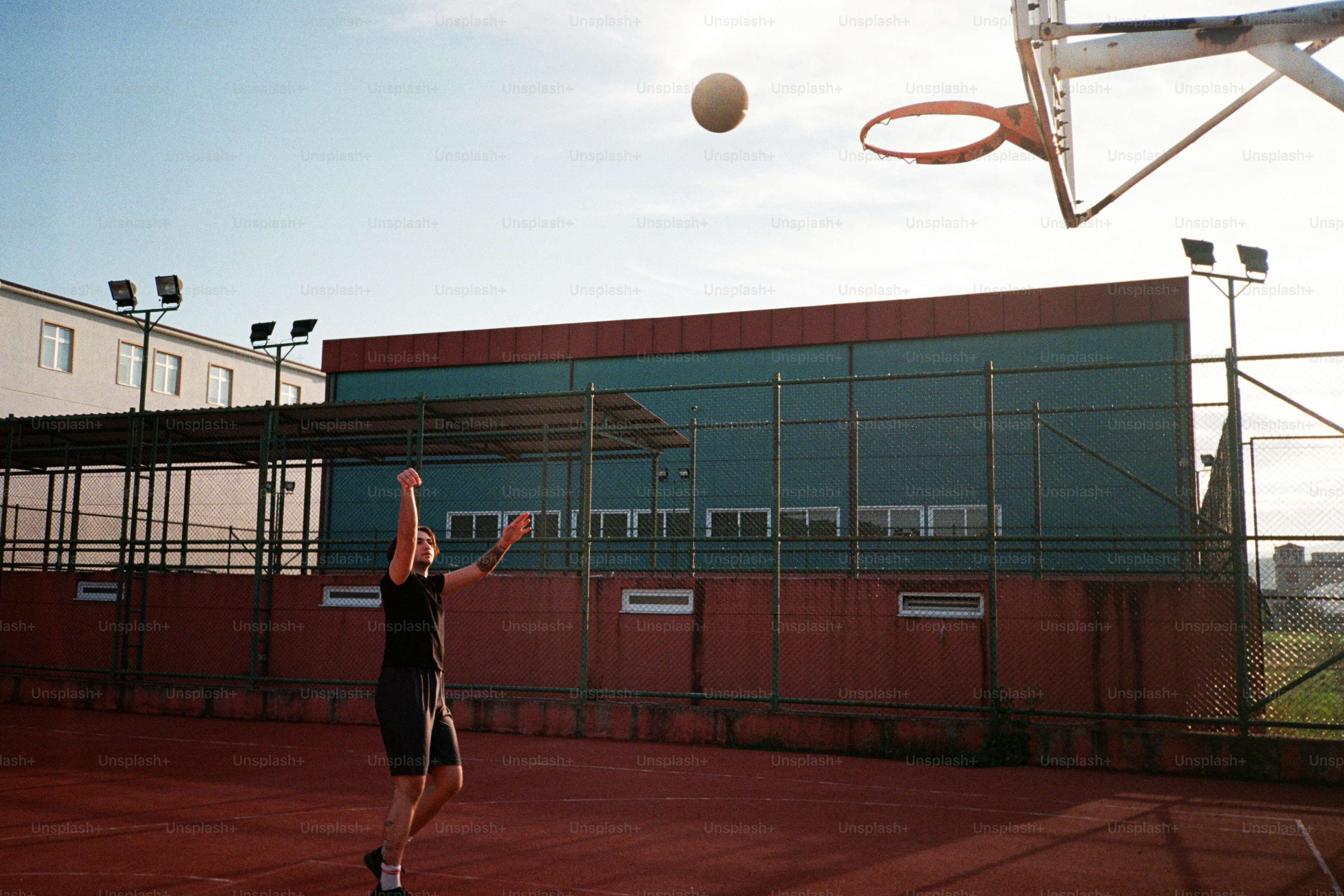 A person on a court with a tennis racket photo – Basketball Image on ...