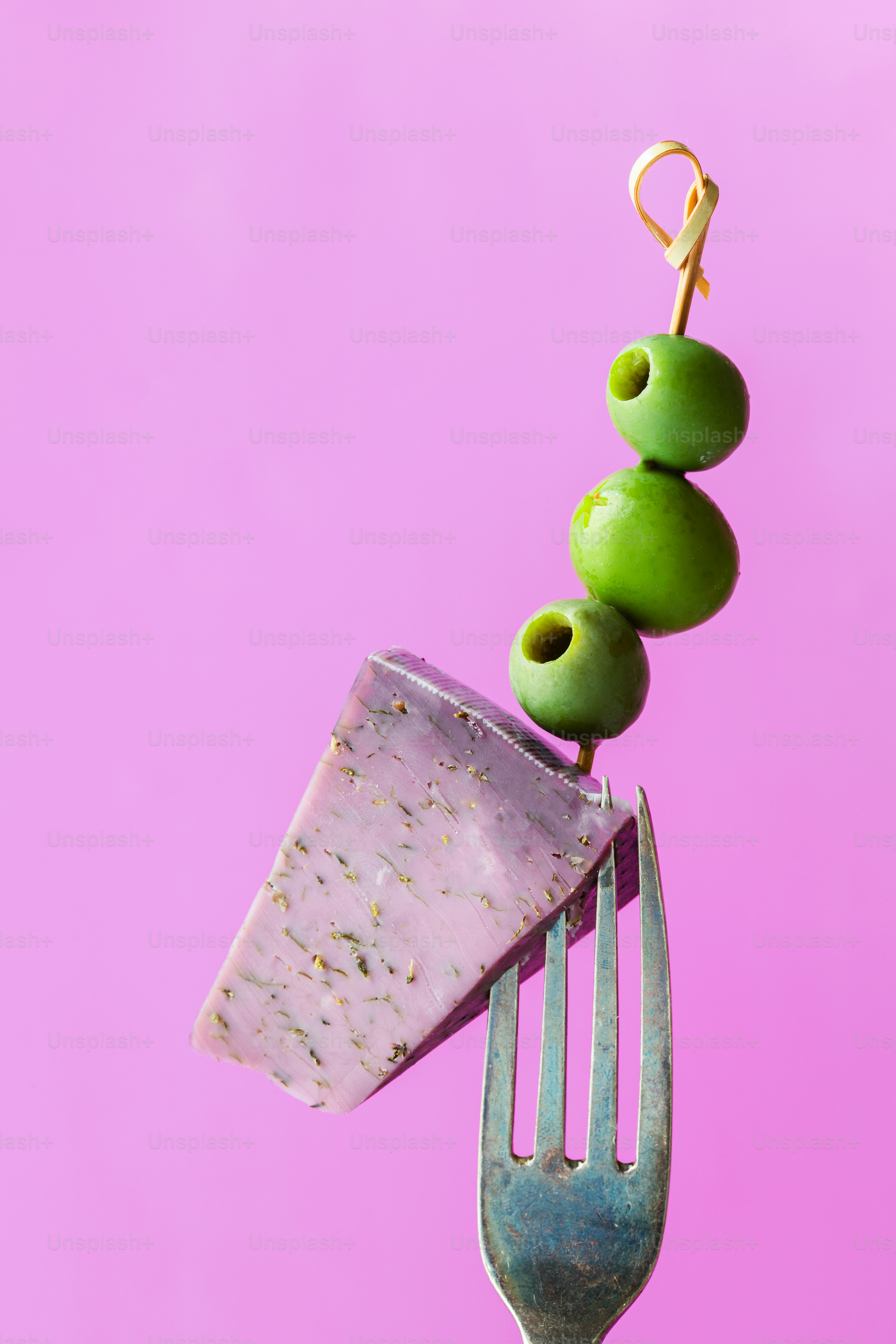 A fork with a piece of food on it photo – Food styling Image on Unsplash