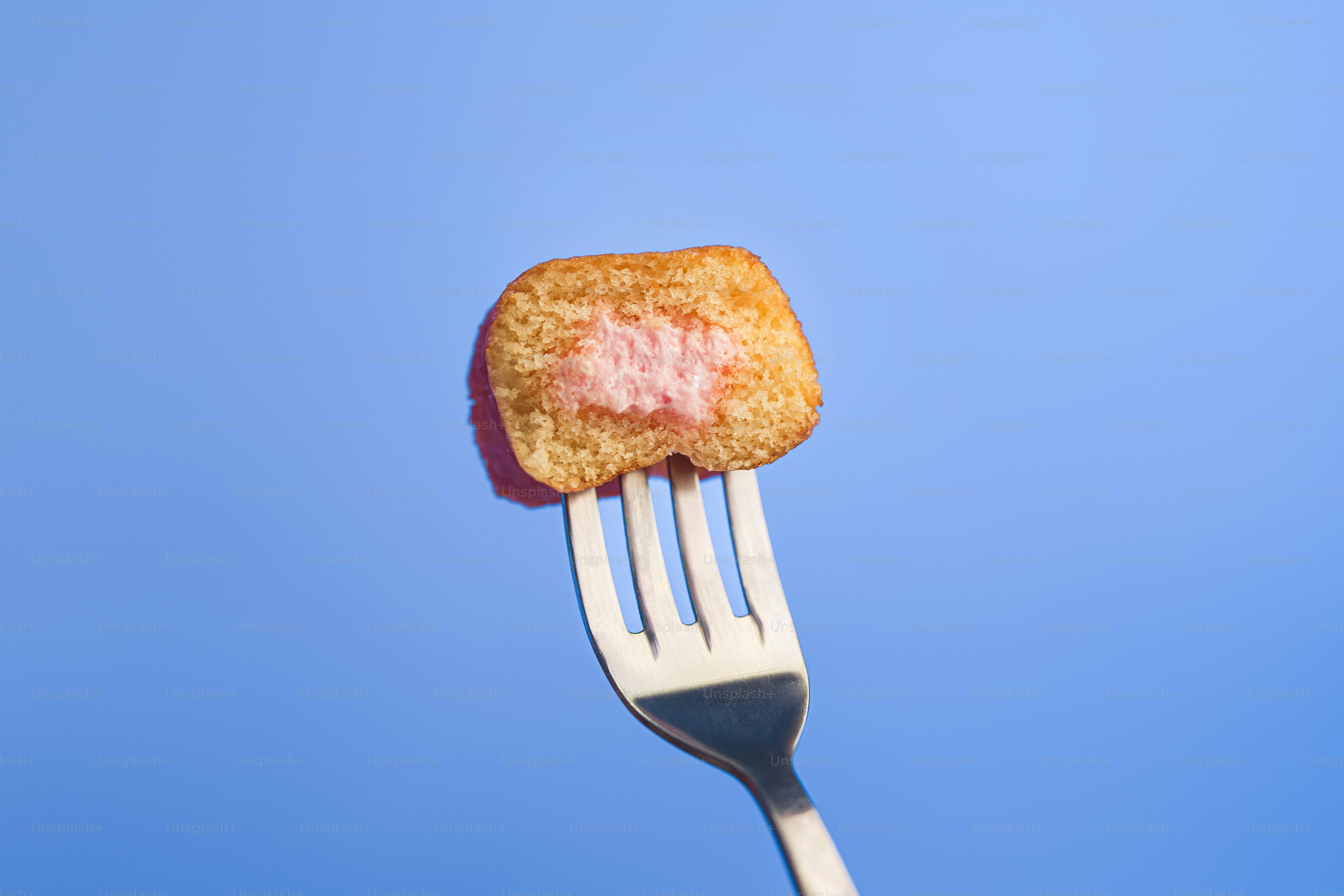 A fork with a piece of food on it photo – Food Image on Unsplash