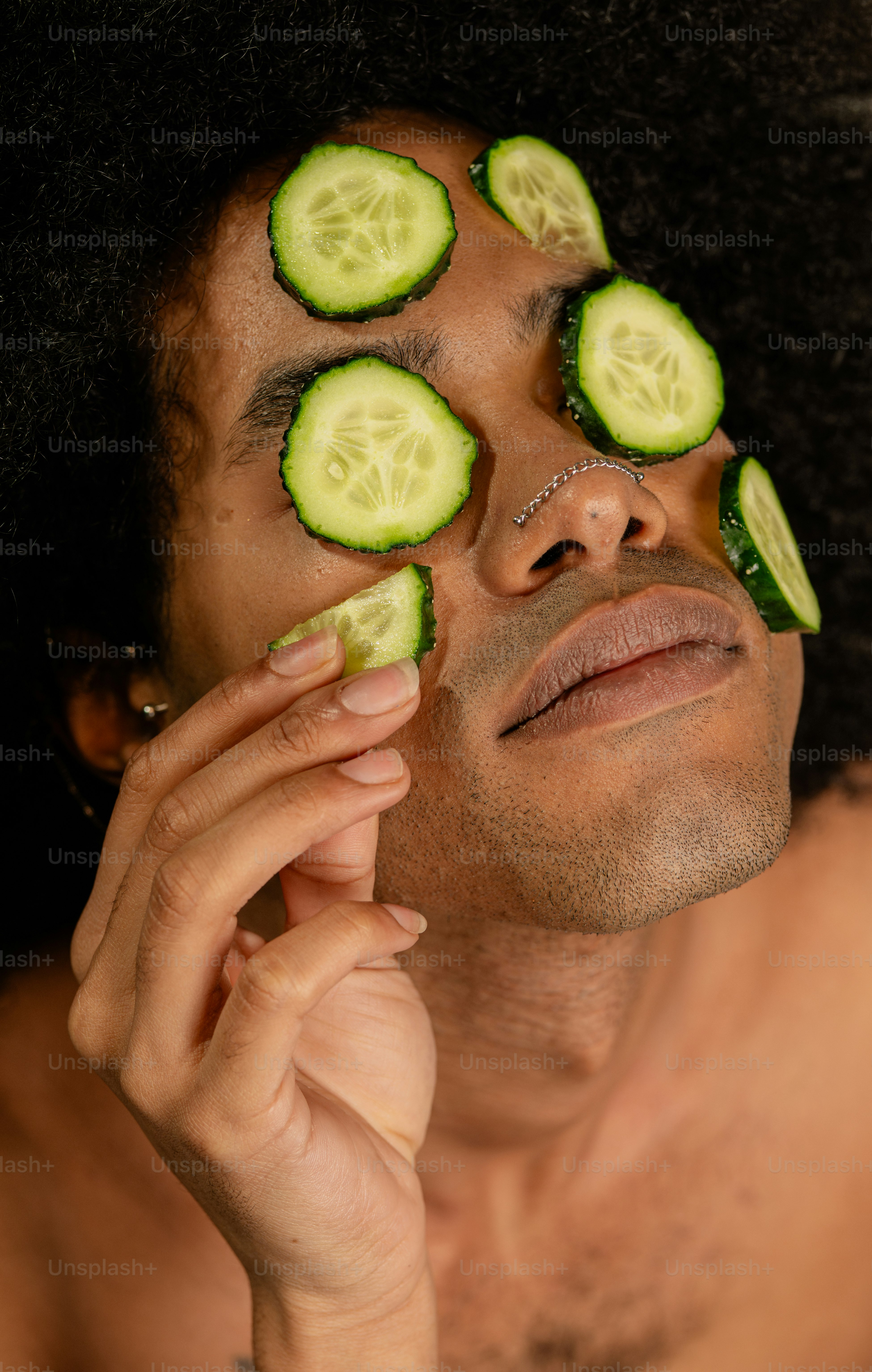A man with cucumber slices on his face photo – Food Image on Unsplash