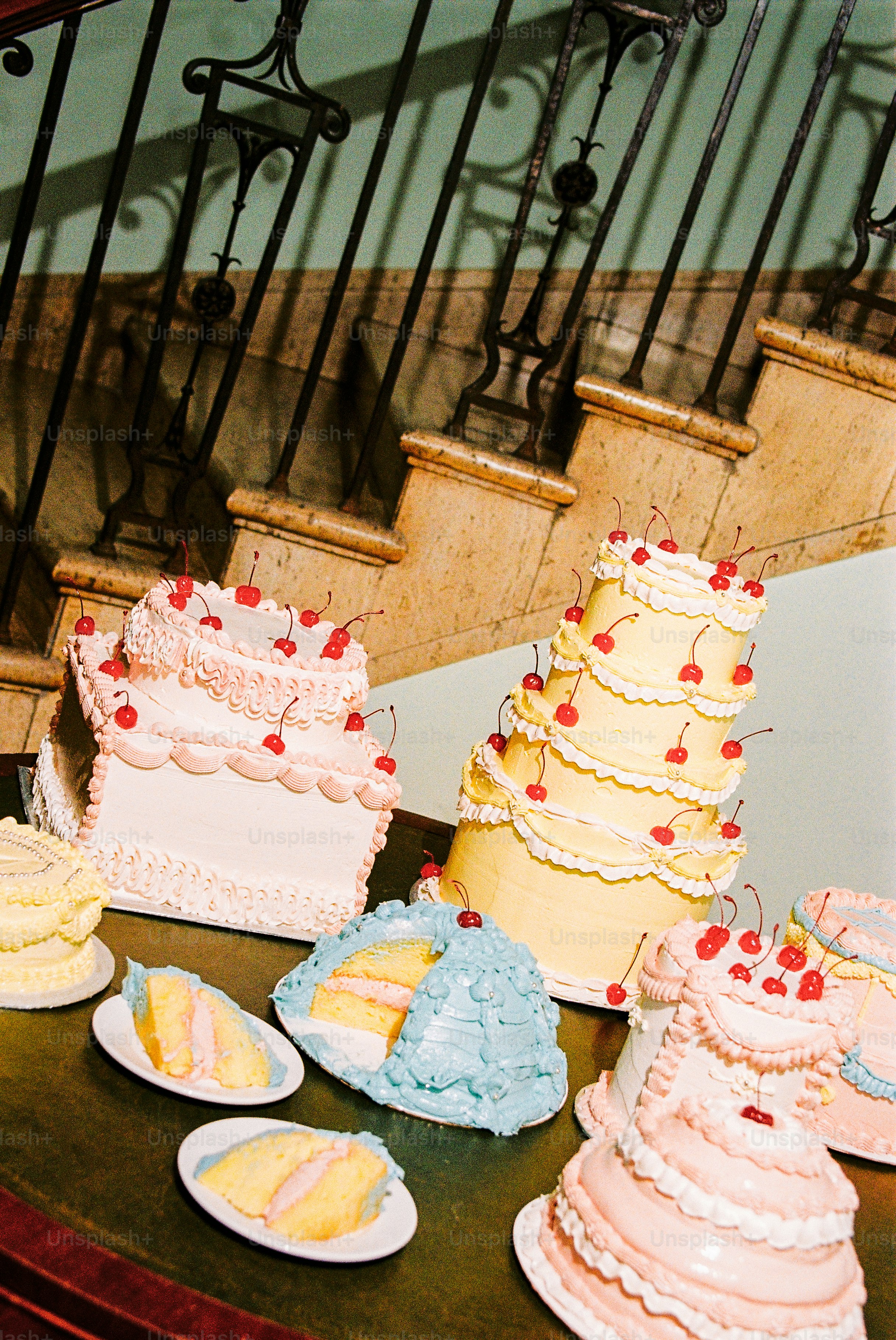 Cakes of various sizes and colors sit on stairs. photo – Cake Image on ...