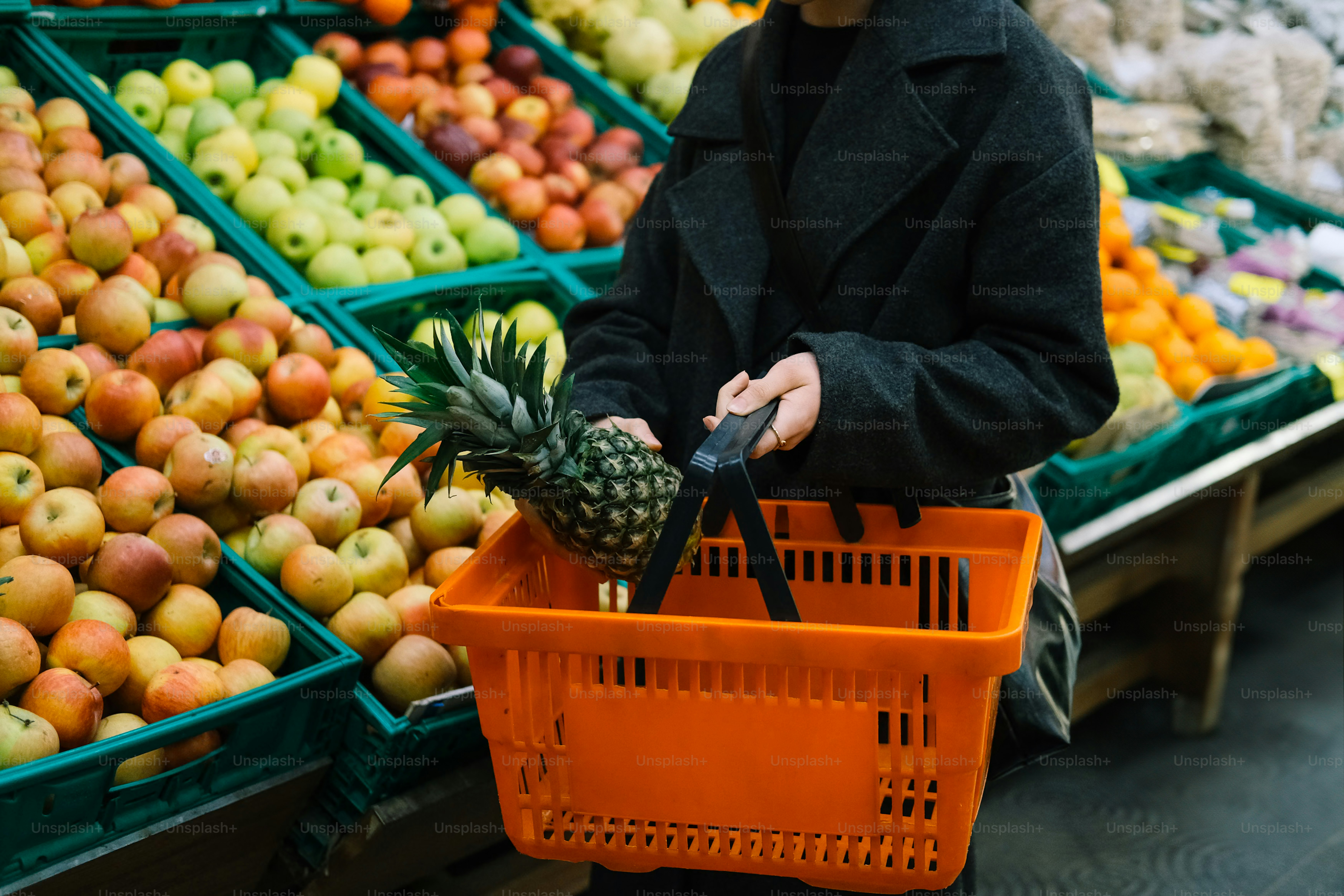 Shopping for fresh fruits at the grocery store. photo – Shopping Image ...