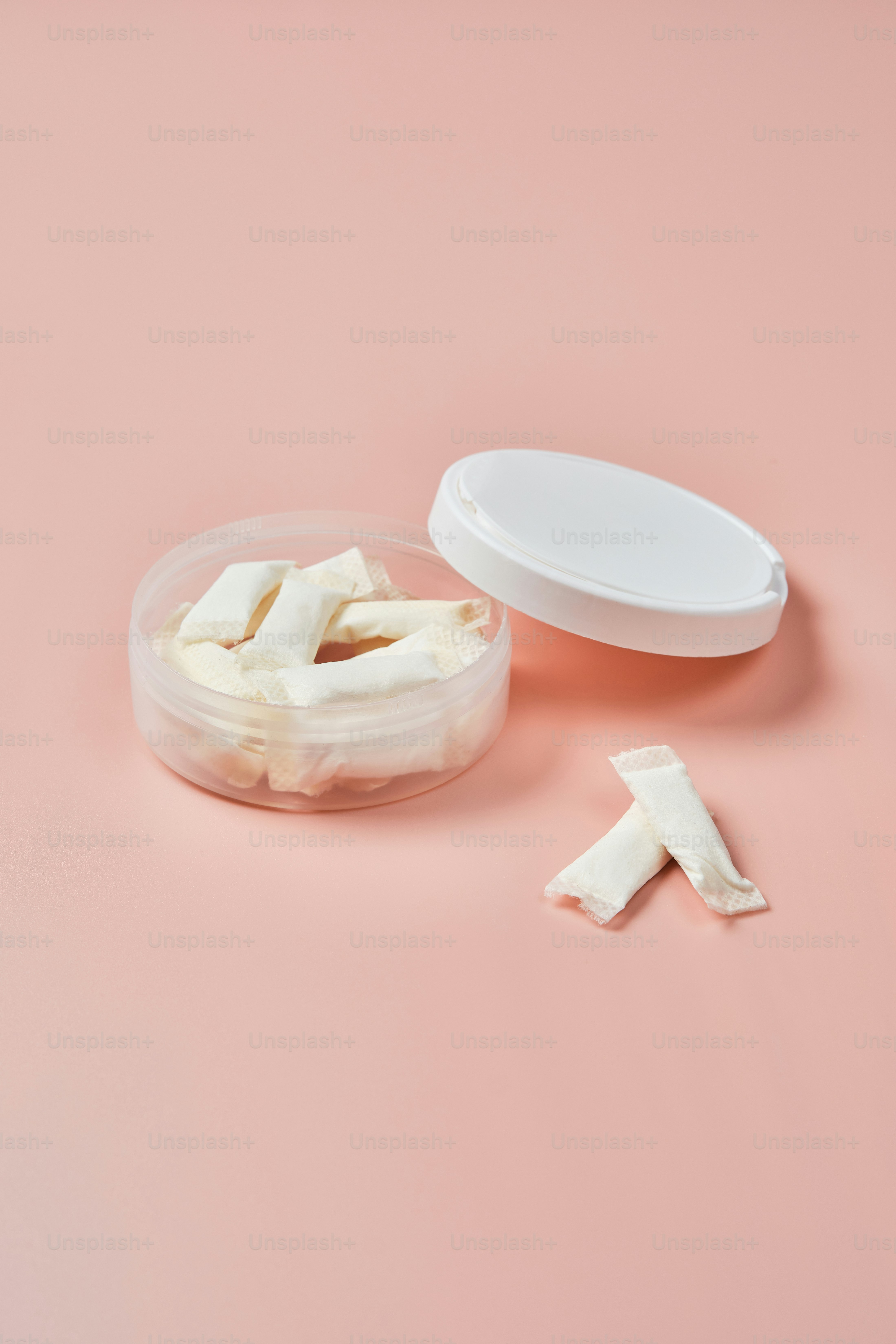 Nicotine pouches displayed in a plastic container. photo – Snus Image ...