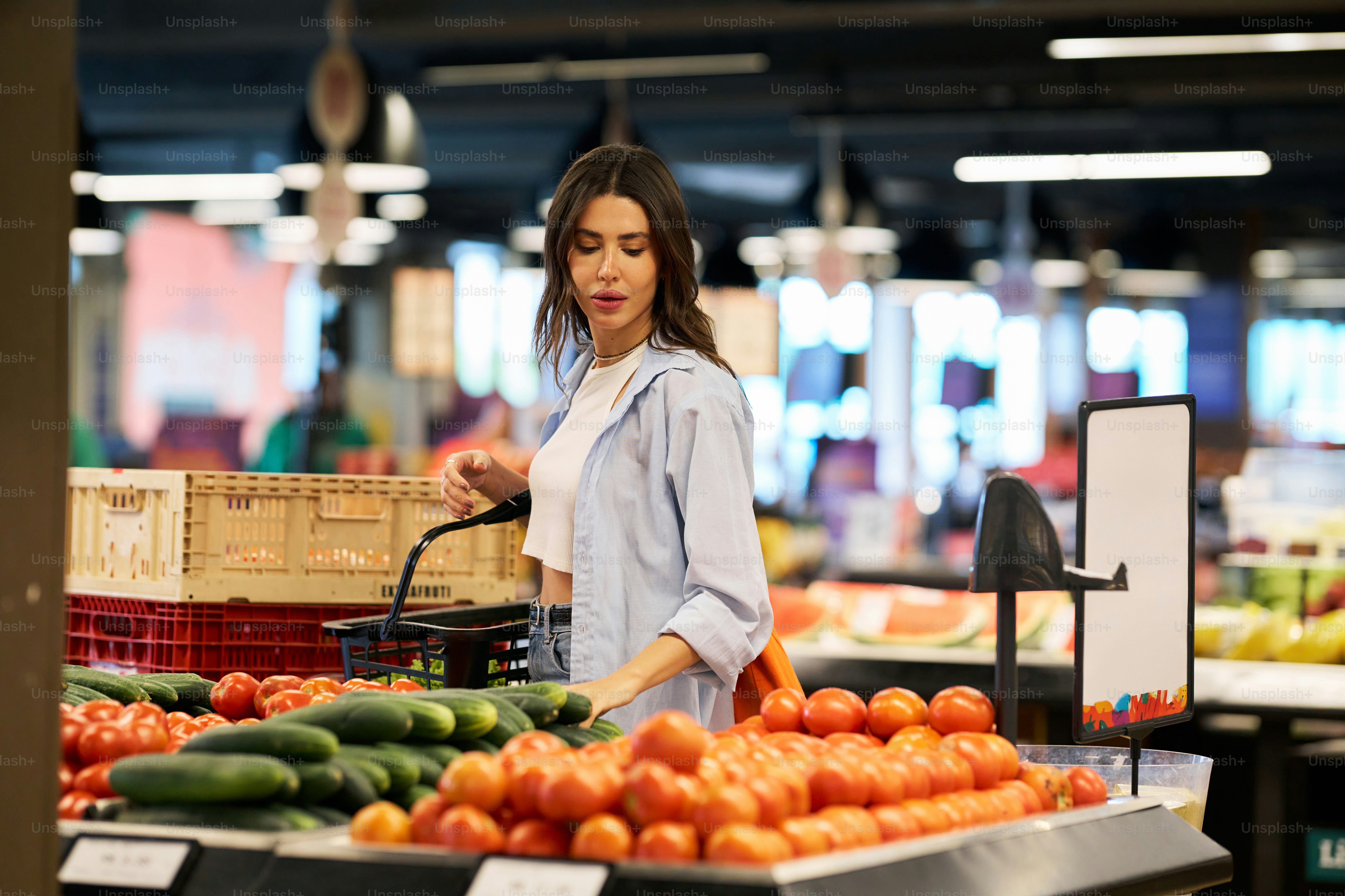 Woman shopping for fresh produce at the grocery store. photo – Shopping ...