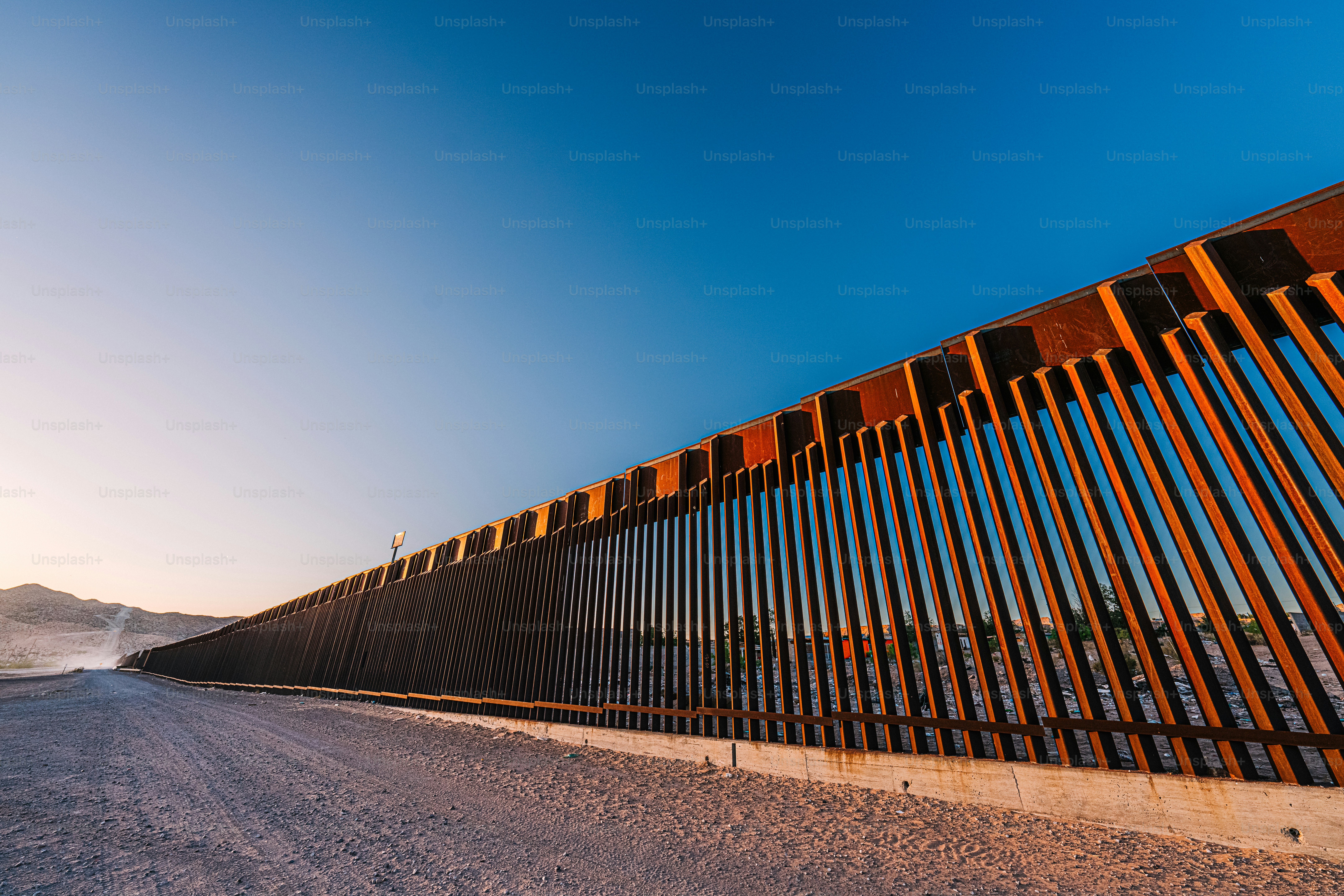 U.S. Southern Border Wall Fence separating El Paso and Ciudad Juárez ...