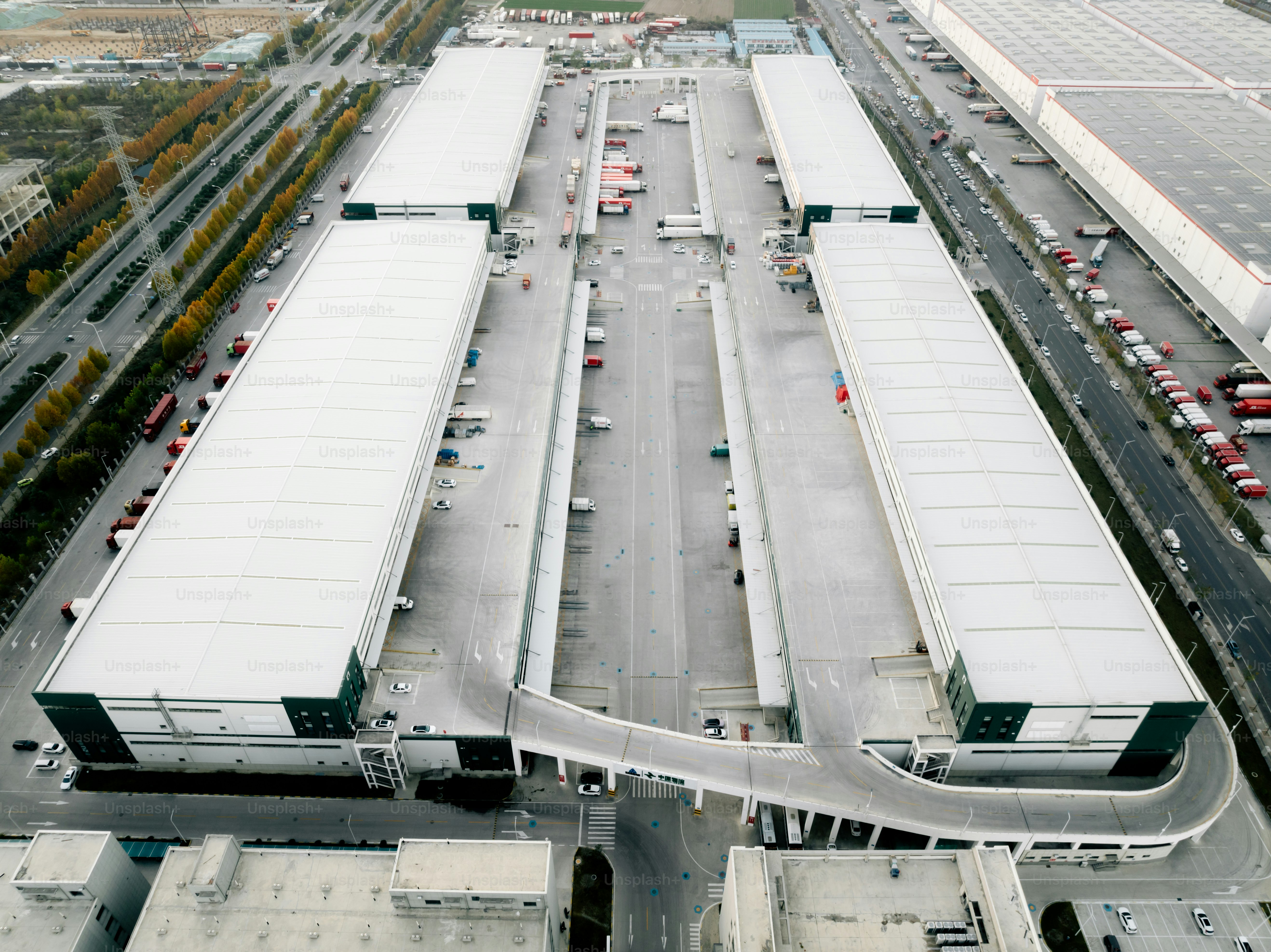 Aerial photos of giant logistics warehouses, transit centers photo ...