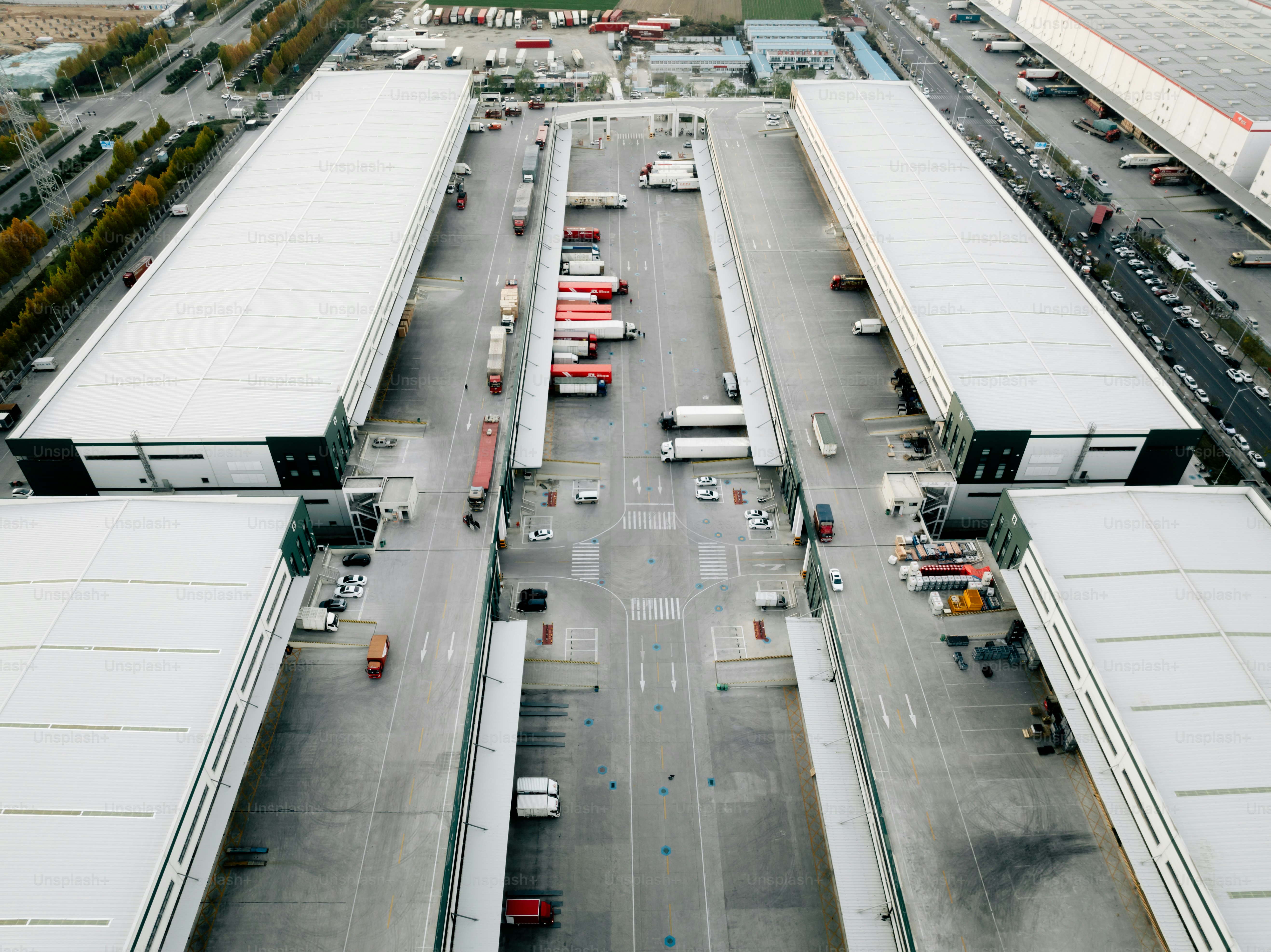 Aerial photos of giant logistics warehouses, transit centers photo ...