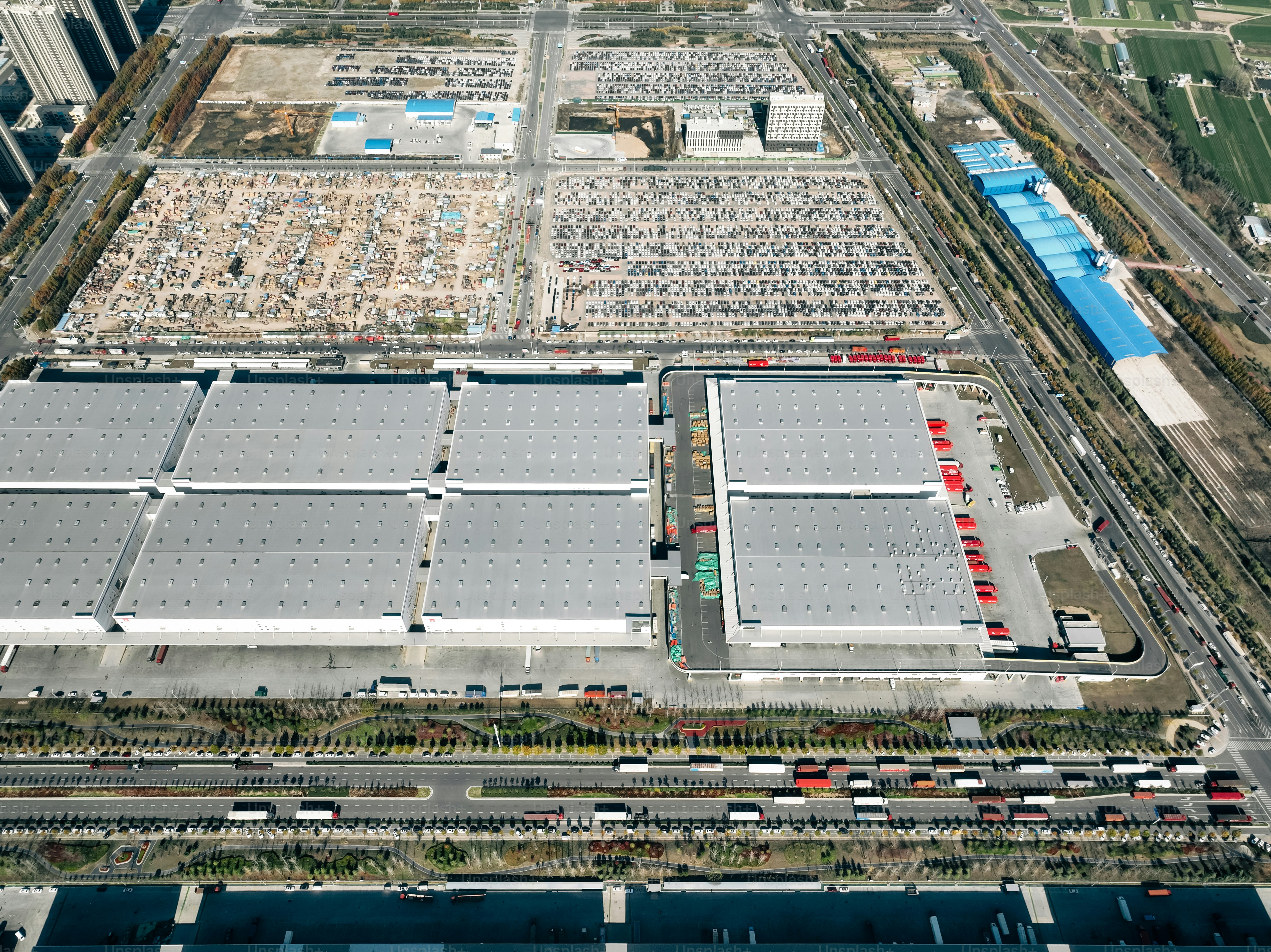 Aerial photos of giant logistics warehouses, transit centers photo ...