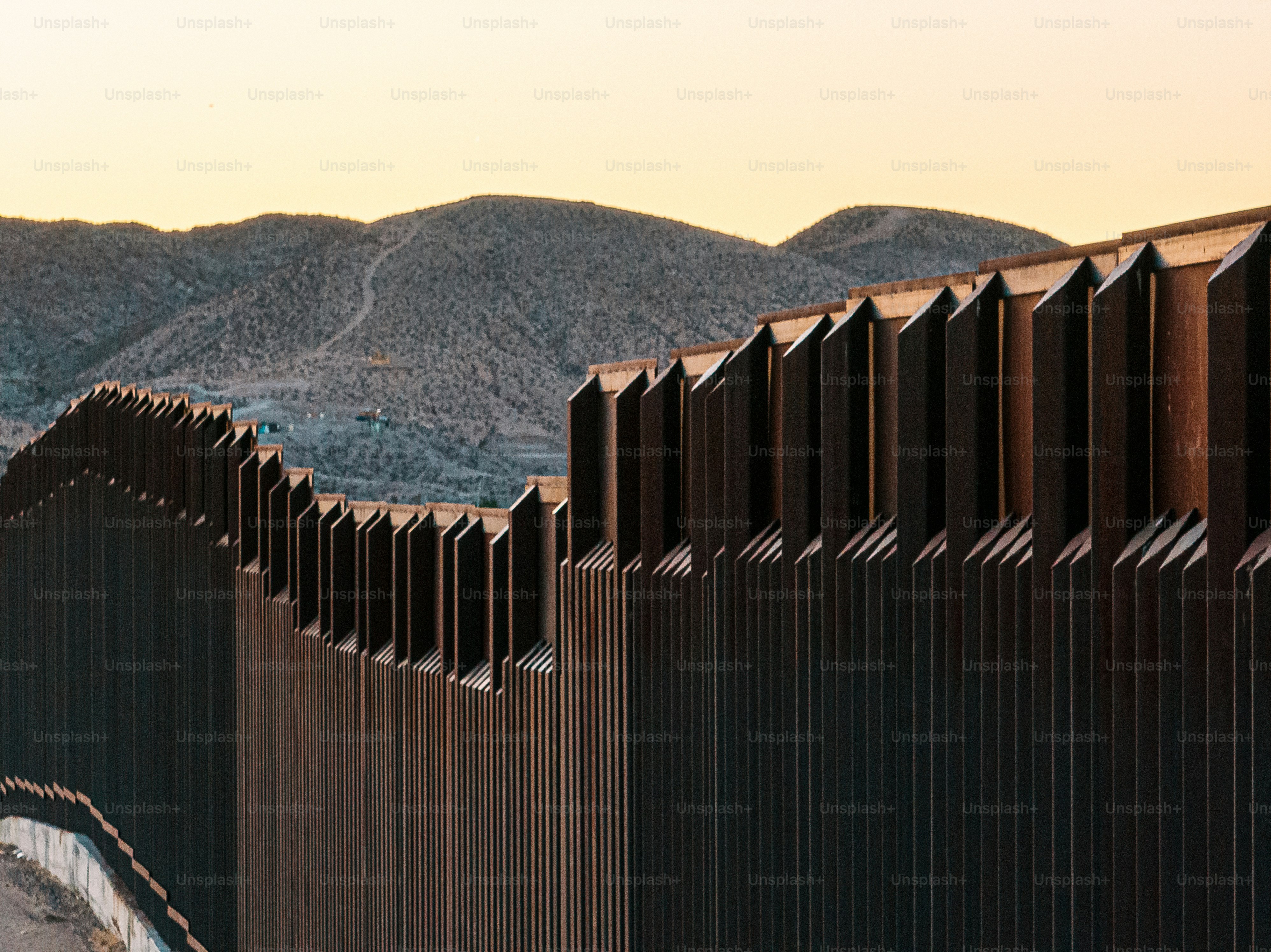 U.S. Southern Border Wall Fence separating El Paso and Ciudad Juárez ...