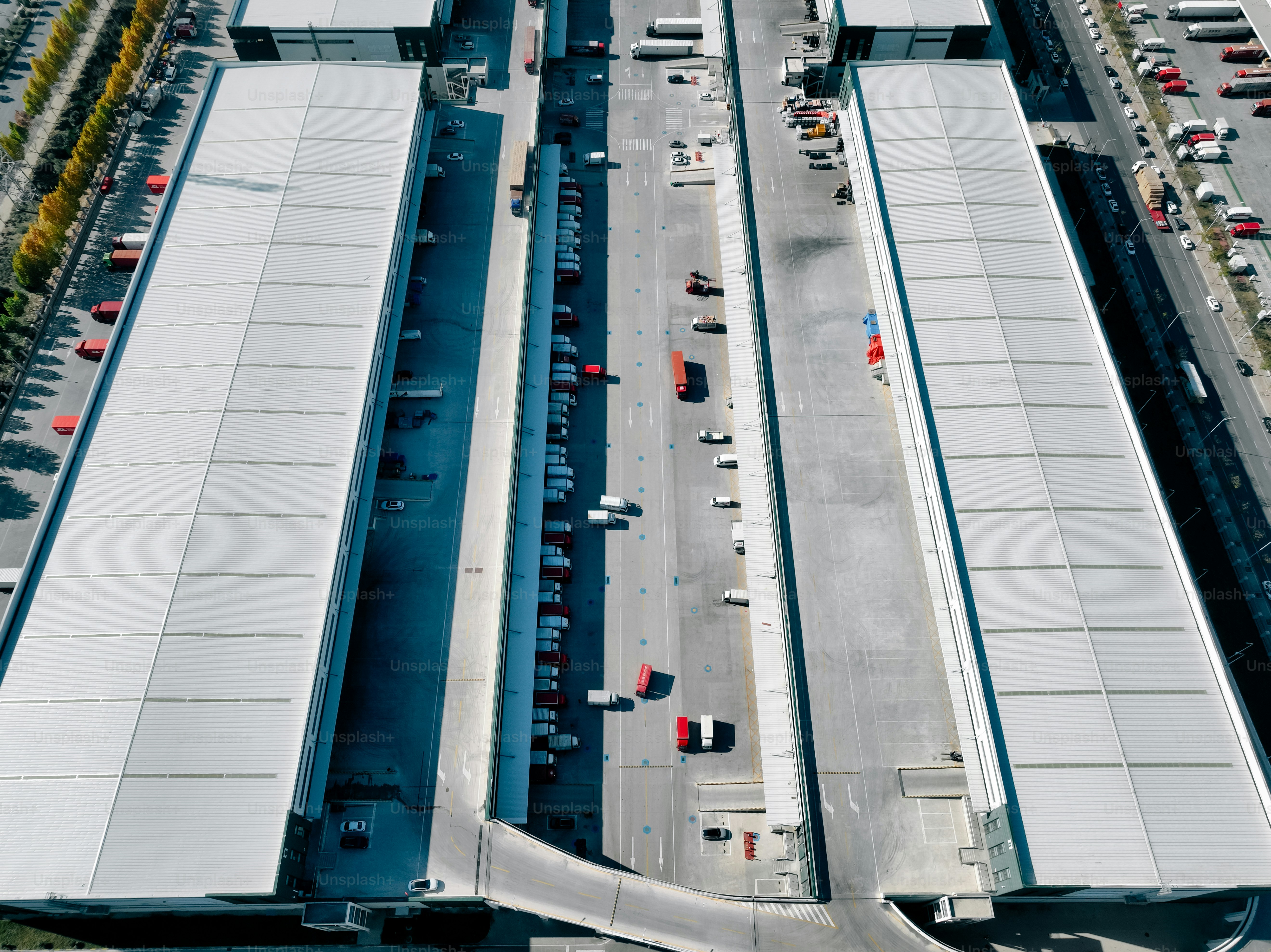 Aerial photos of giant logistics warehouses, transit centers photo ...