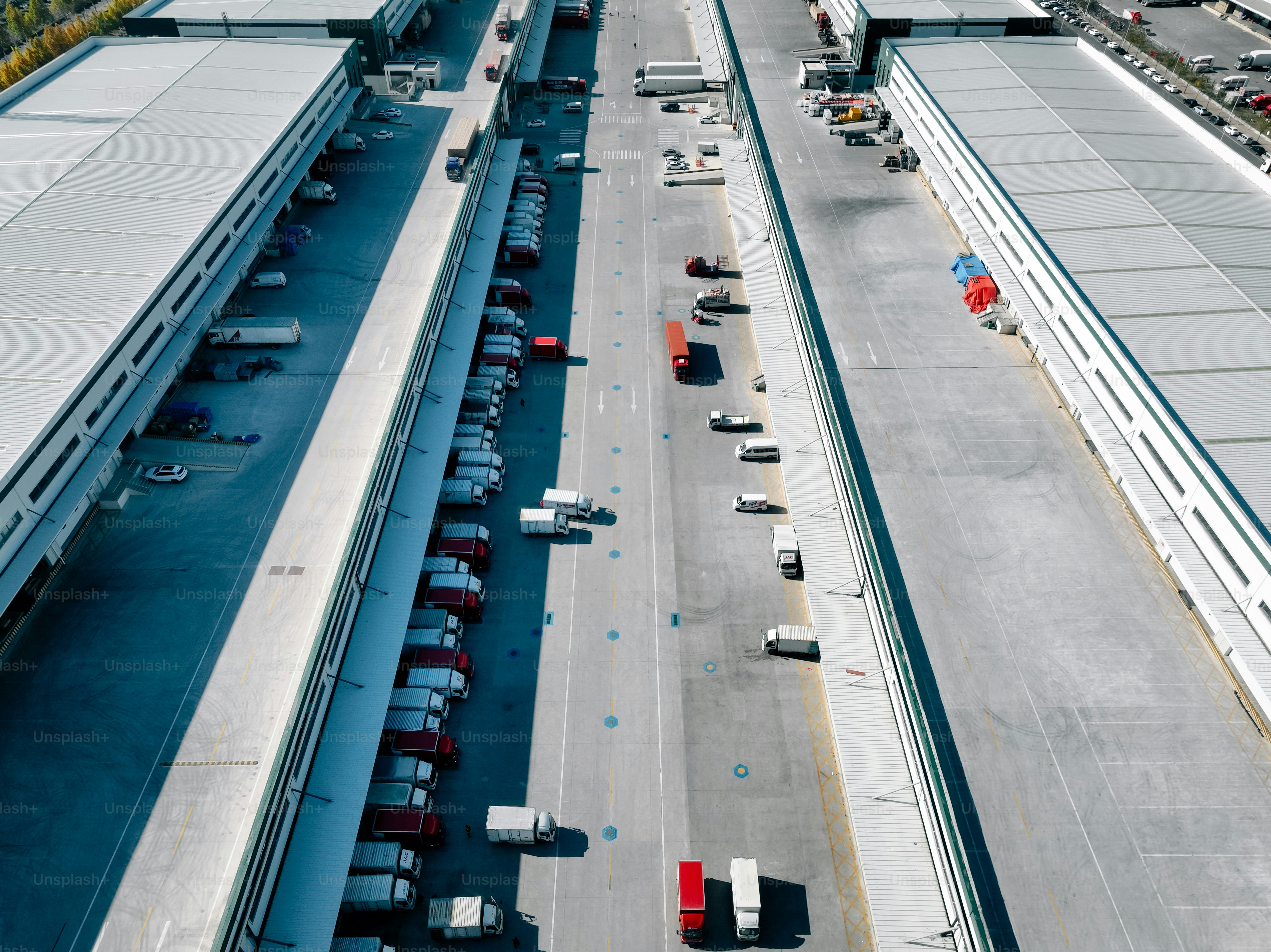 Aerial photos of giant logistics warehouses, transit centers photo ...