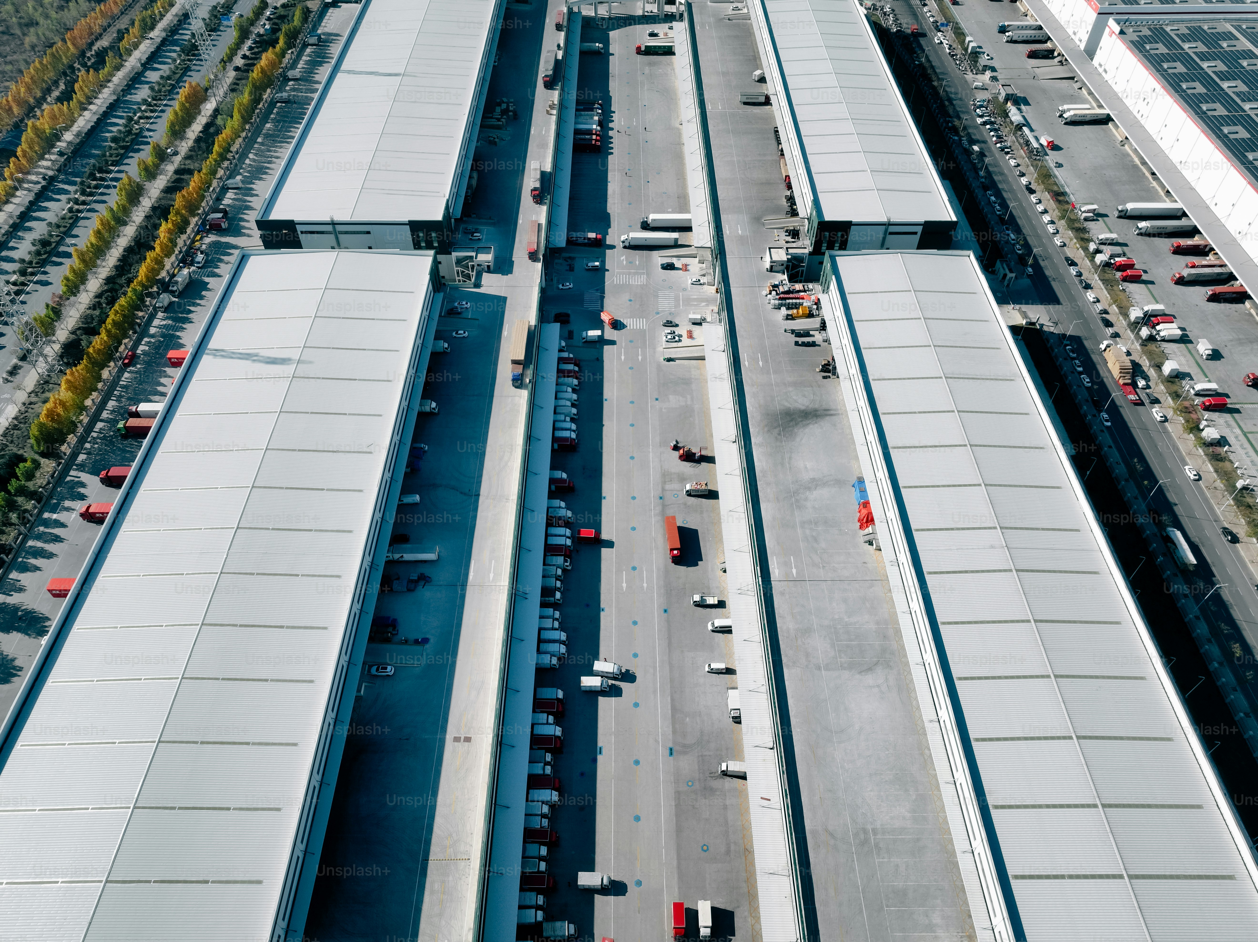 Aerial photos of giant logistics warehouses, transit centers photo ...
