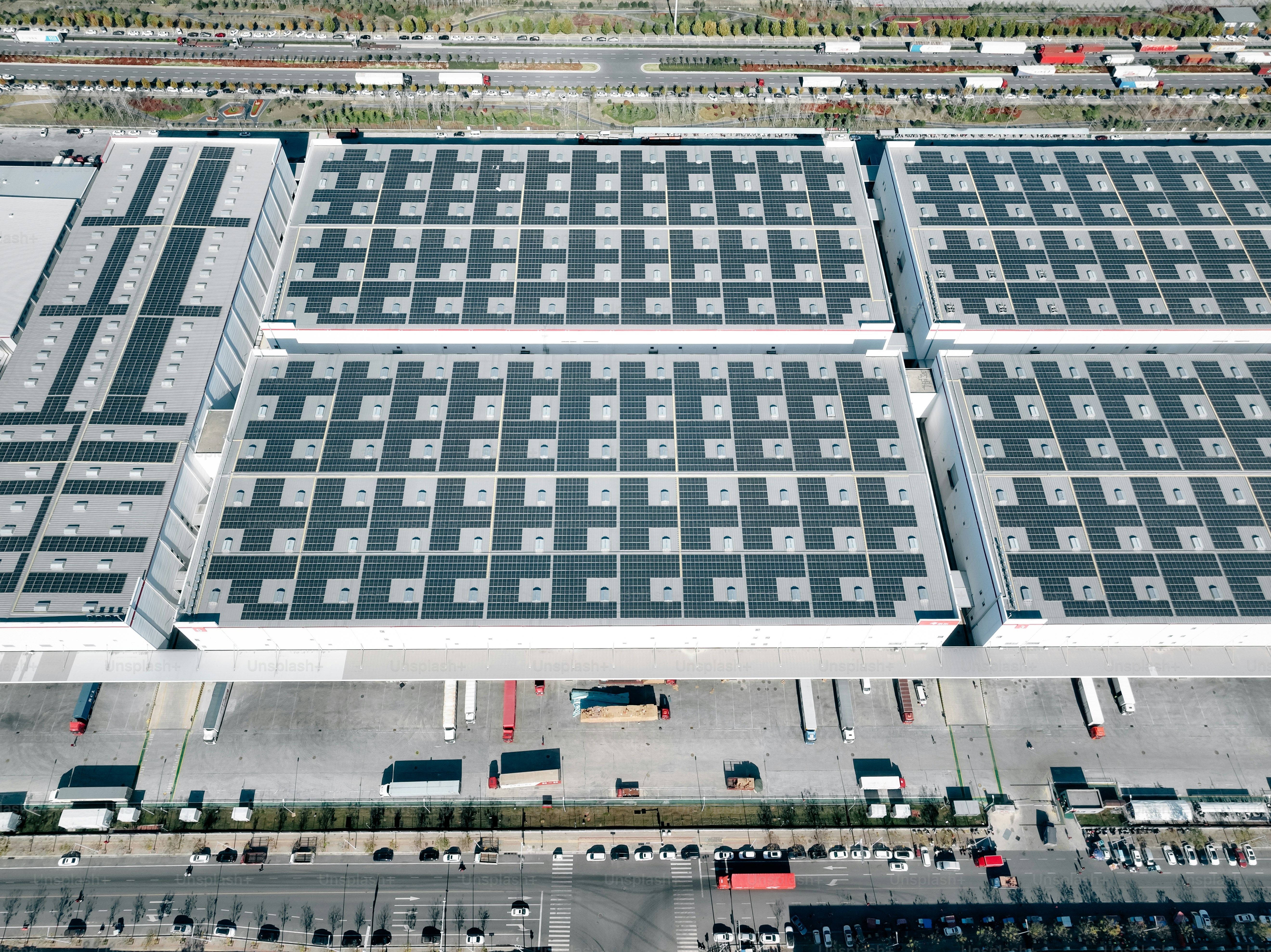 Aerial view of a factory with rooftop solar power photo – Technology ...