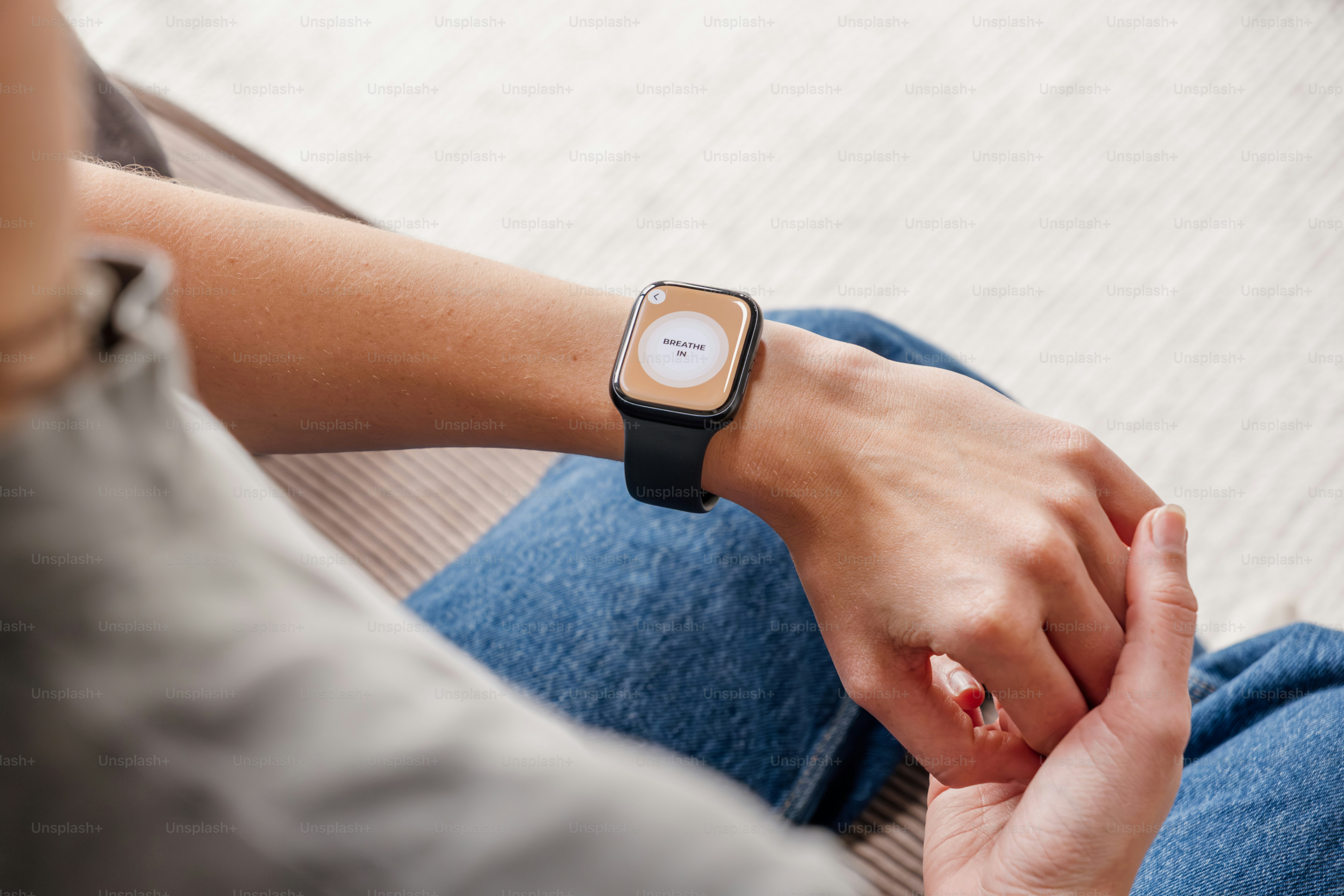 A person is wearing a smartwatch. photo – Tech Image on Unsplash