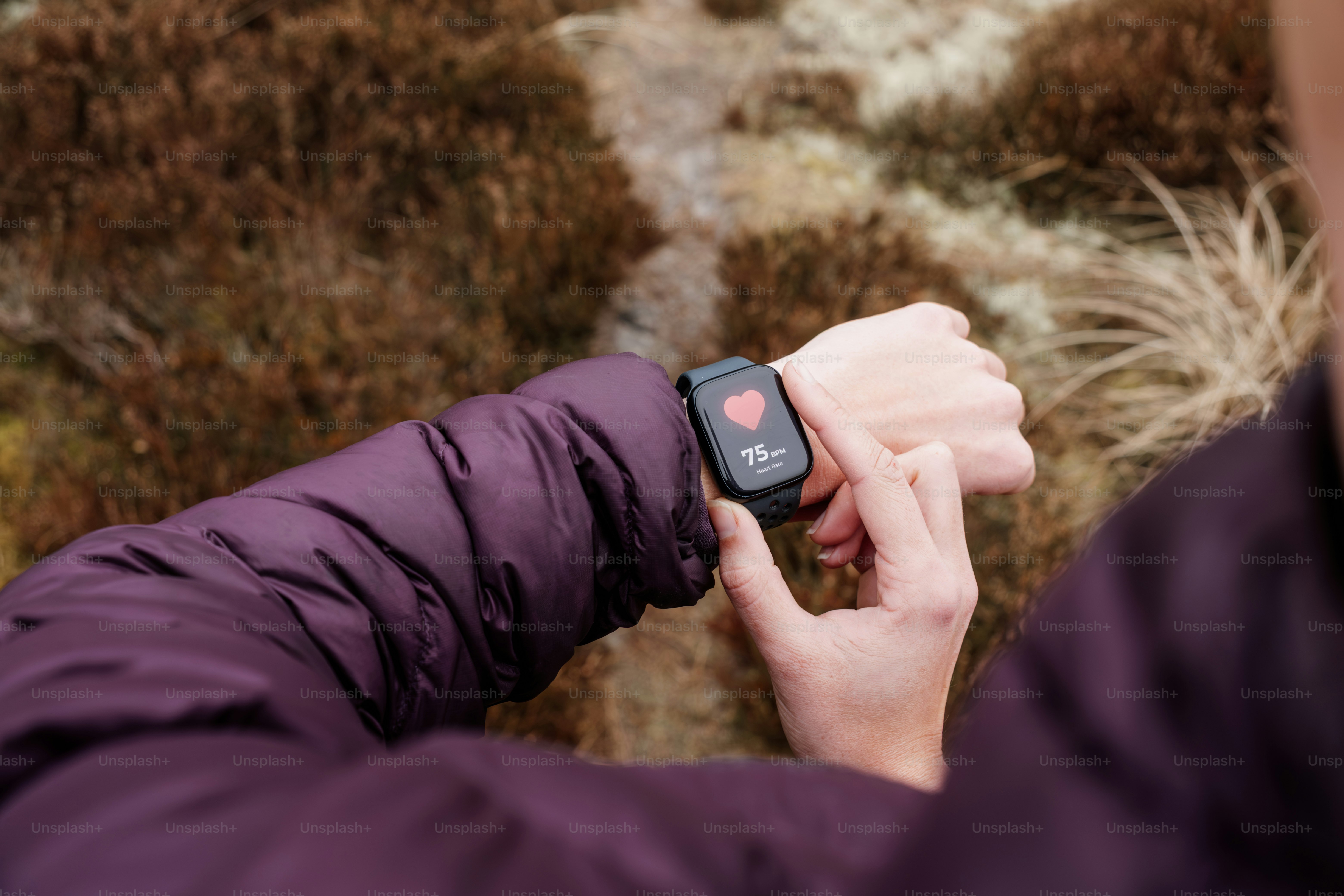 Checking heart rate on a smartwatch. photo – Tech Image on Unsplash