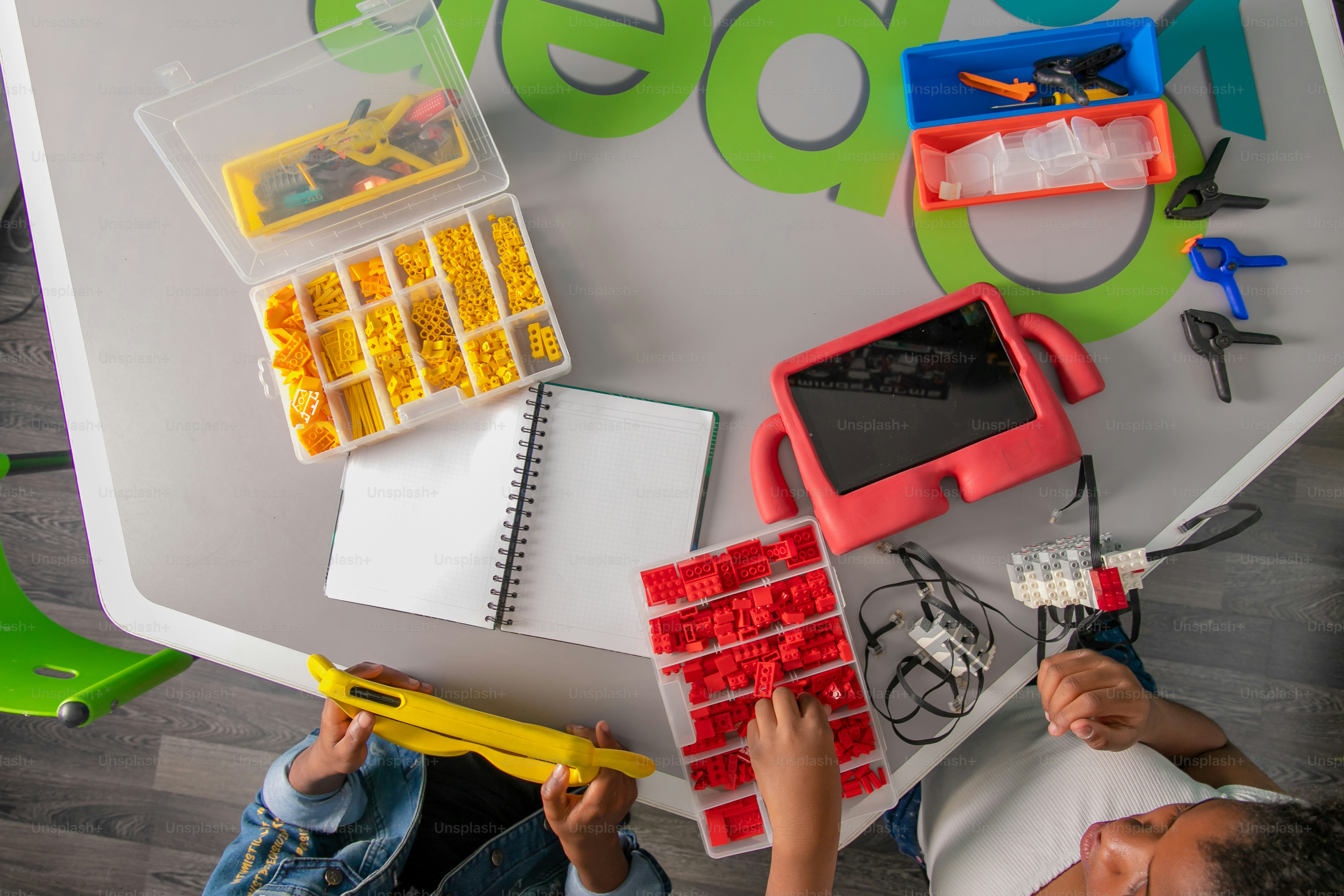 Kids engage in a hands-on stem activity. photo – Technology Image on ...