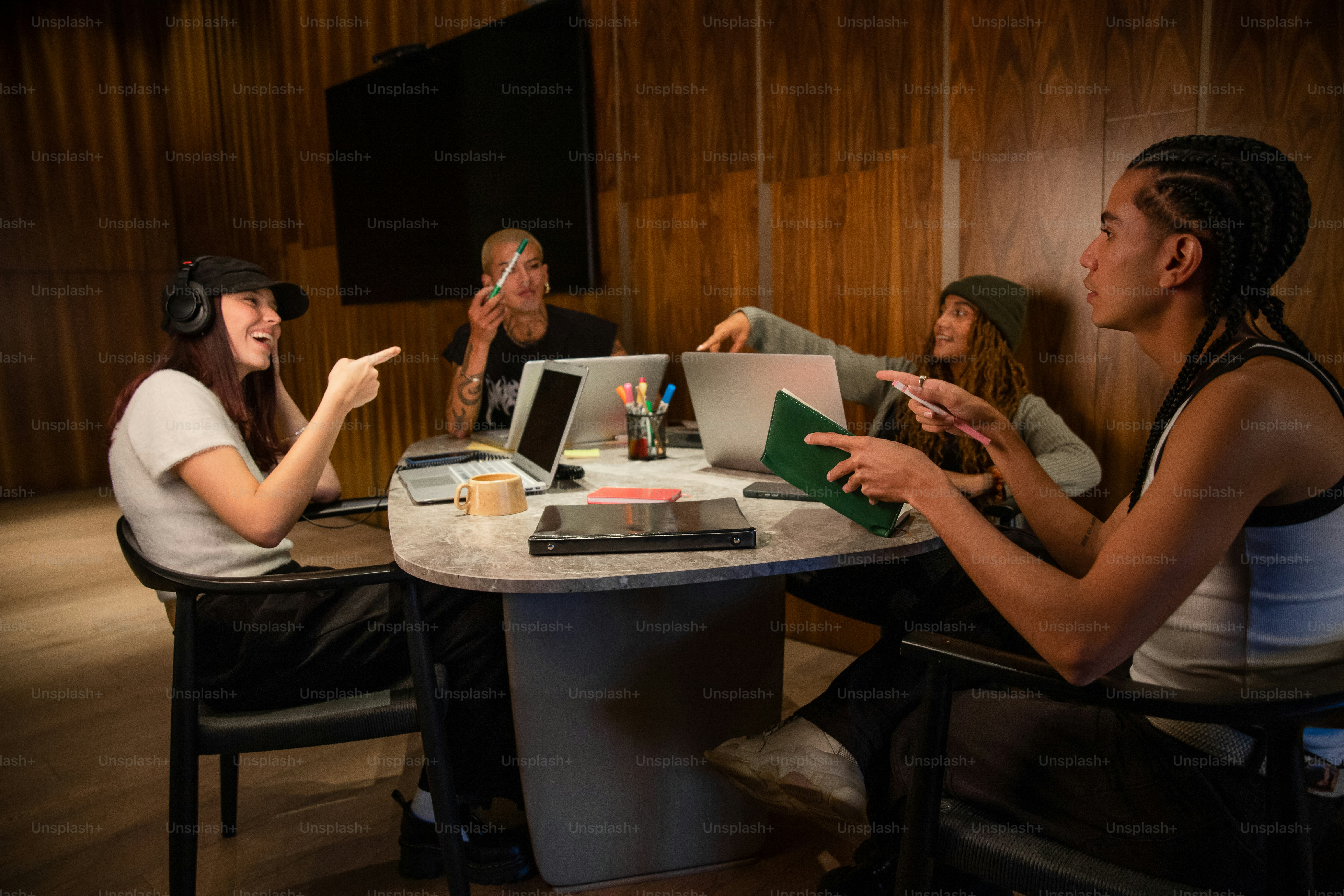 Four people are collaborating around a table. photo – Office Image on ...