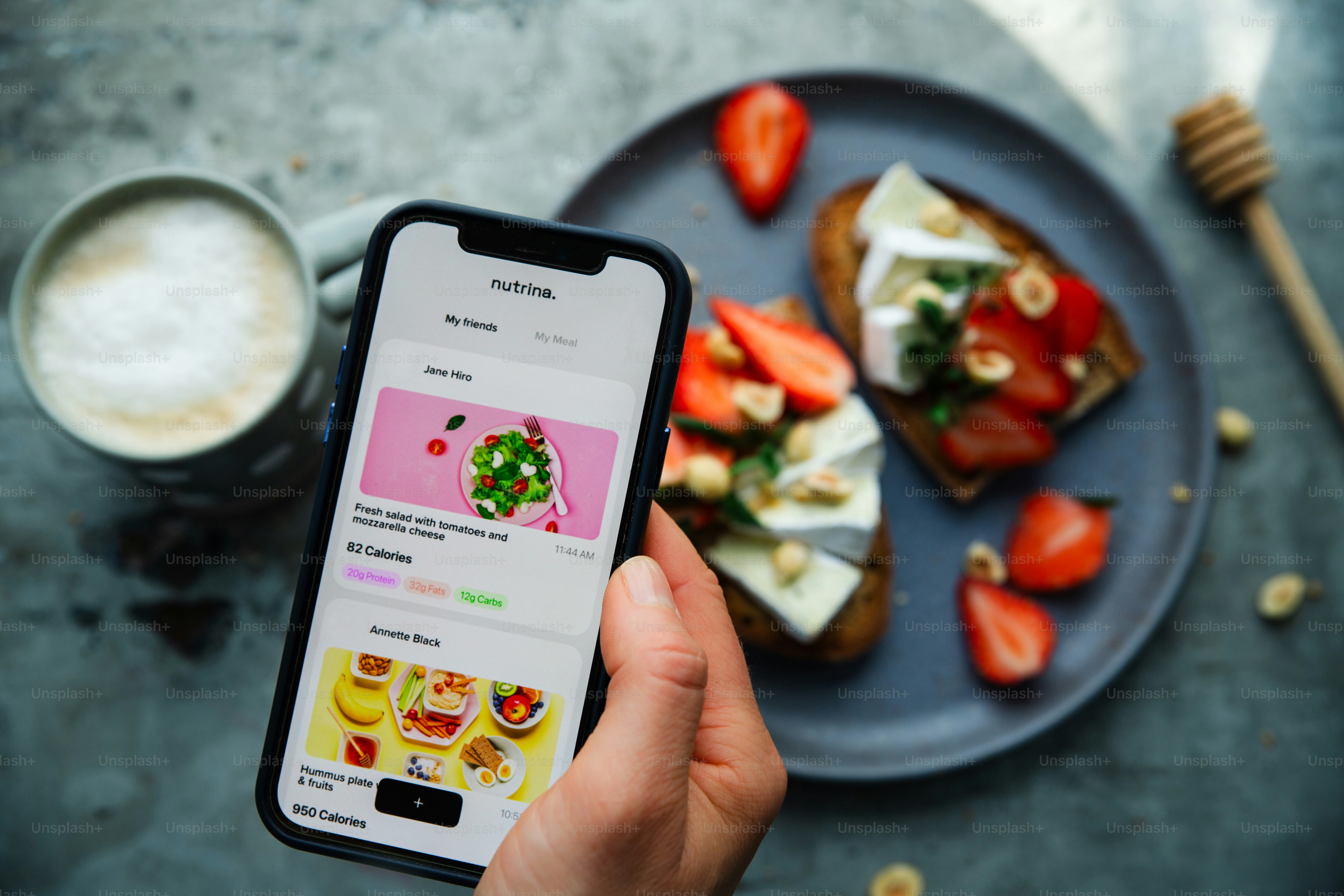 Ordering food online with a delicious meal. photo – Tech Image on Unsplash