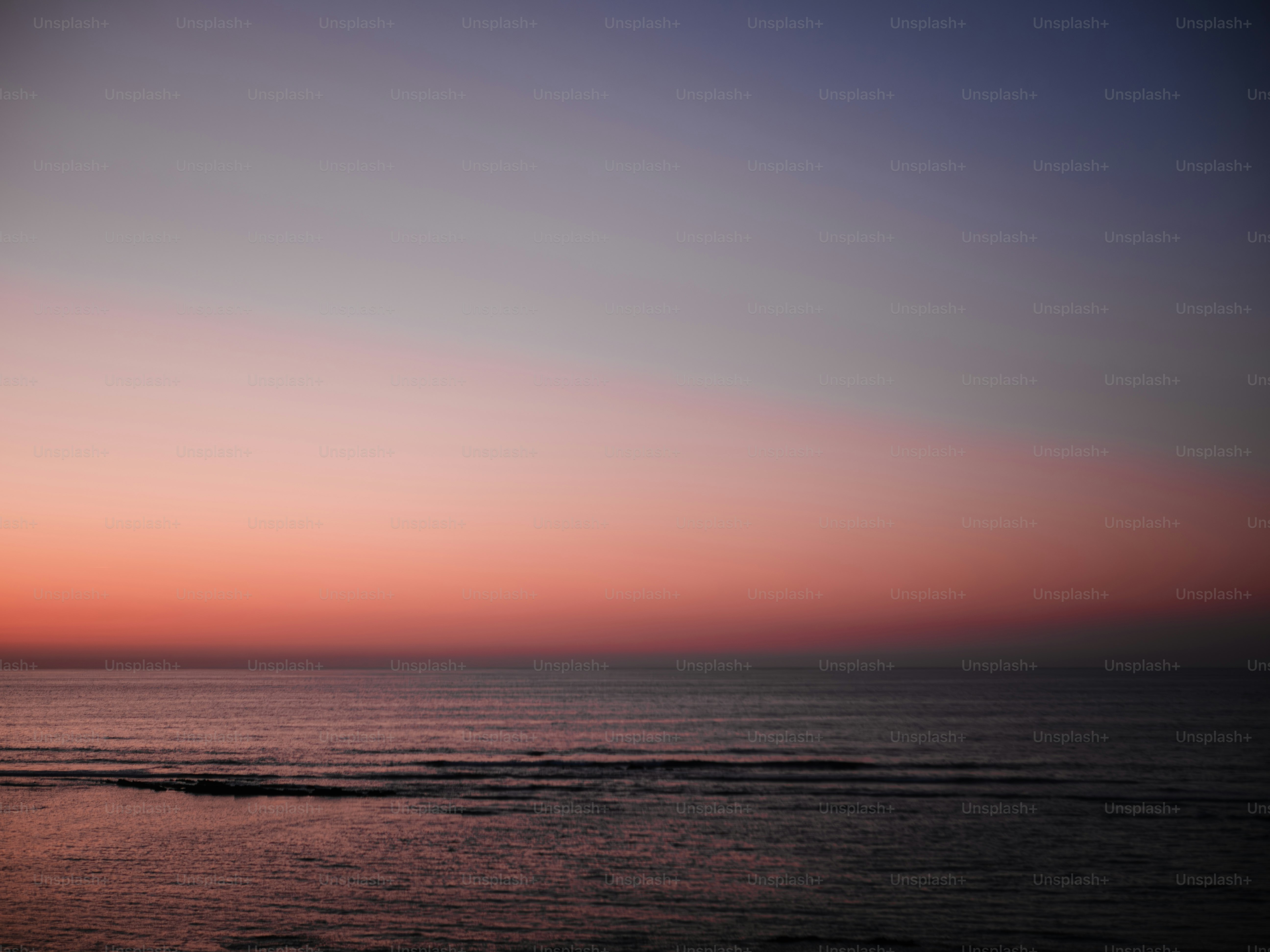 Ocean sunset with beautiful color gradients. photo – Wallpaper Image on ...