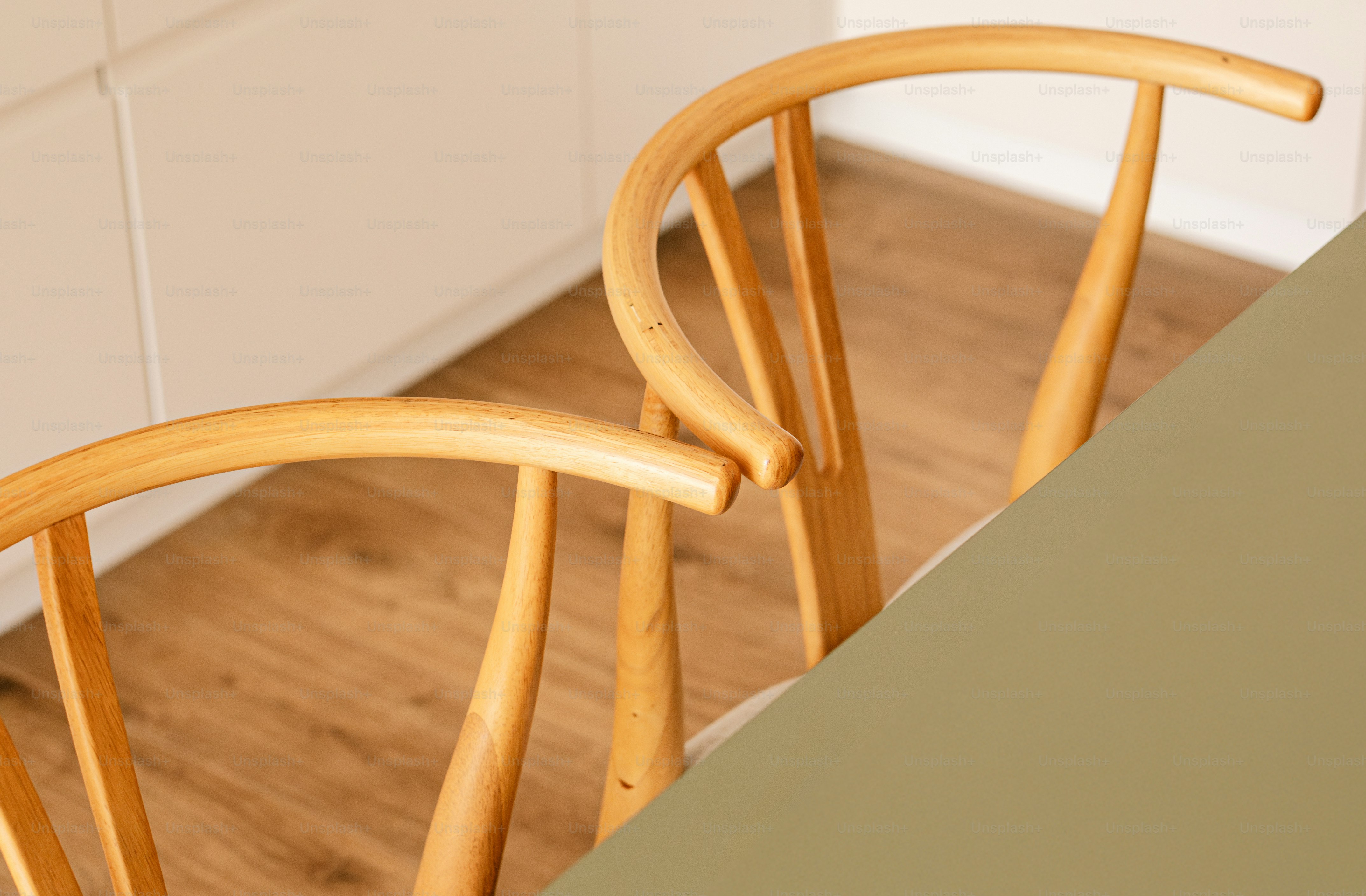 A kitchen table and chairs with an oven. photo – Interior design Image ...