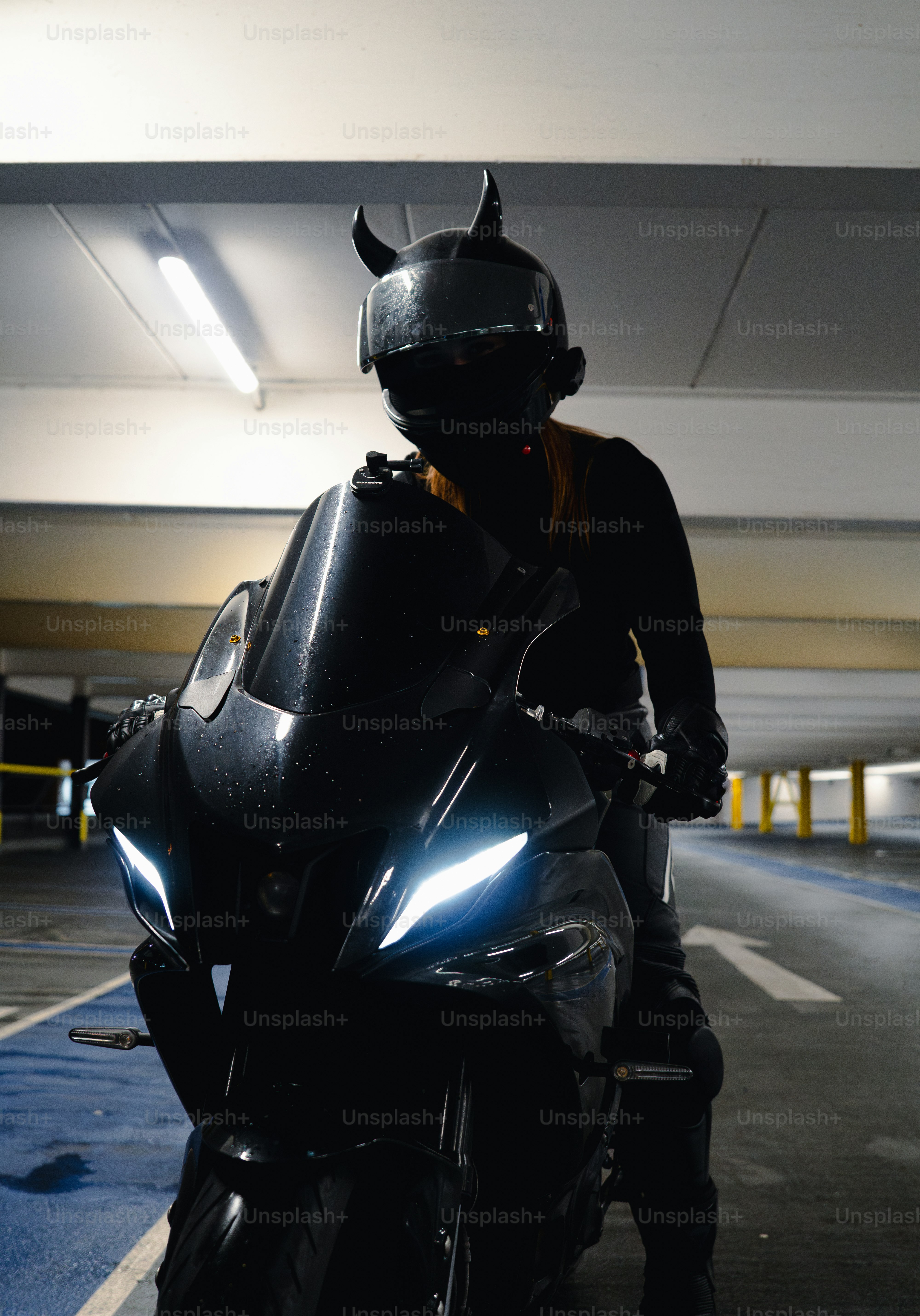 A devil-horned rider on a motorcycle. photo – Motorbike Image on Unsplash