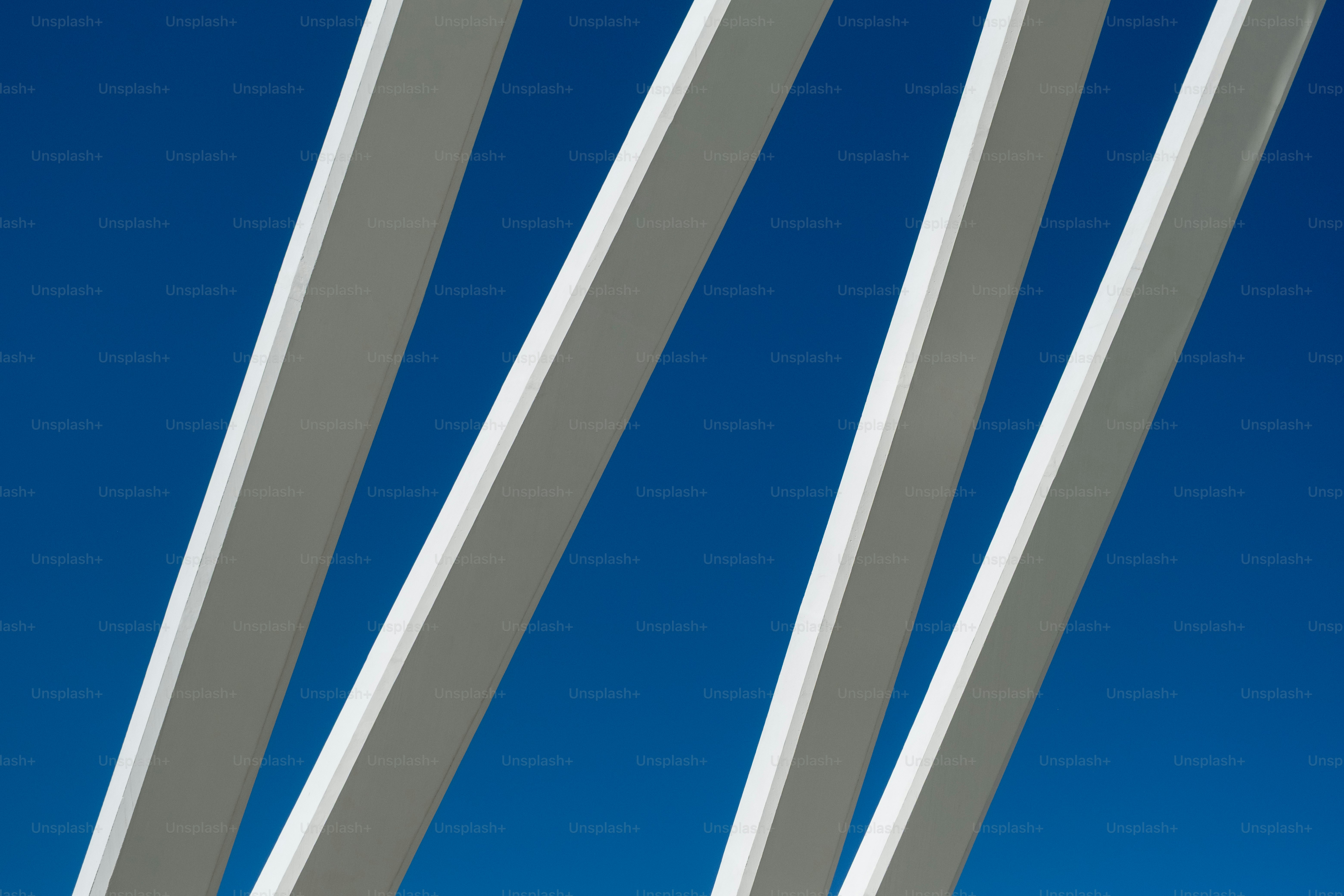 Abstract view of white beams against a blue sky. photo – Architecture ...