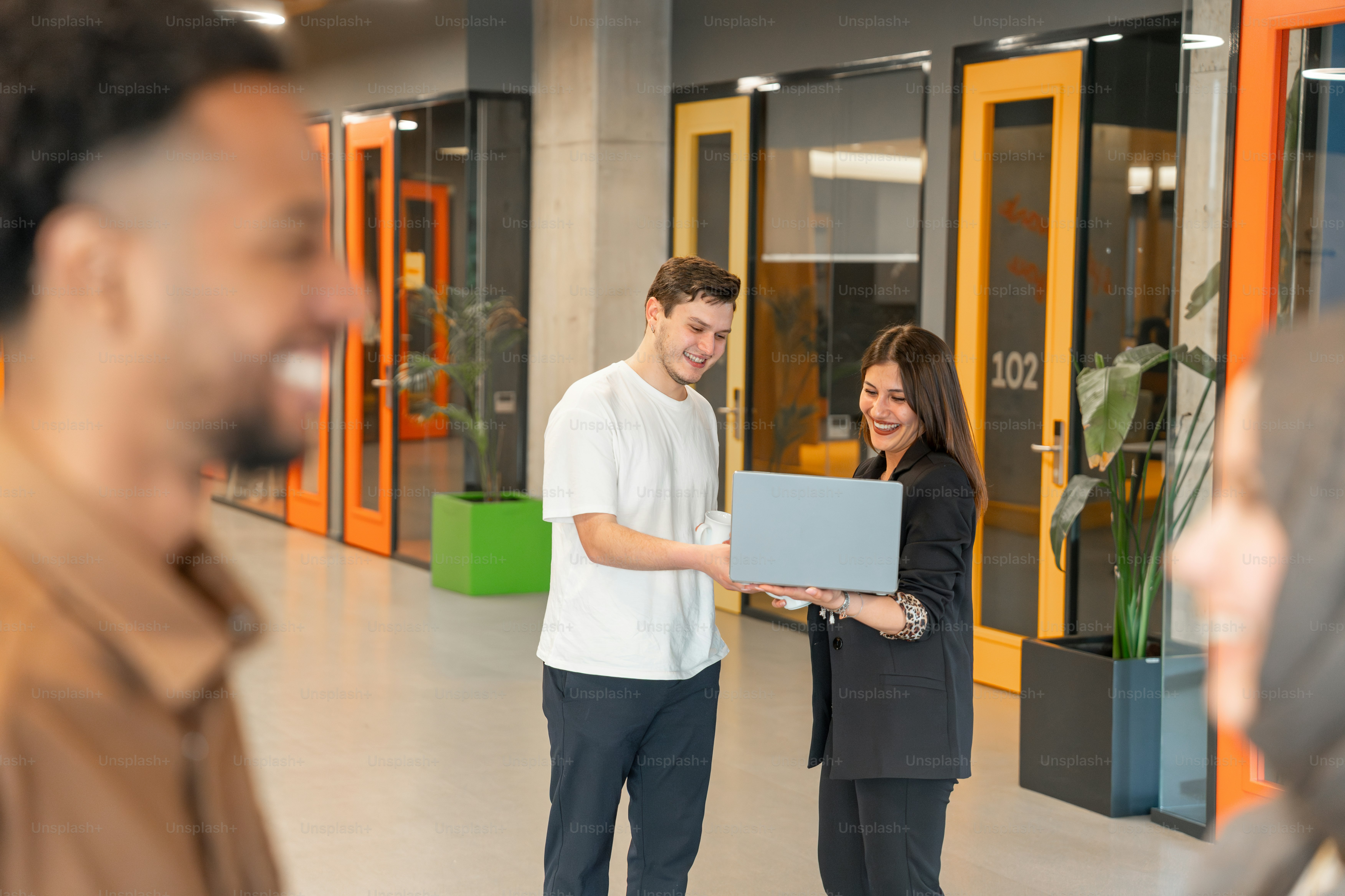 People in an office discuss something on a laptop. photo – Team Image ...