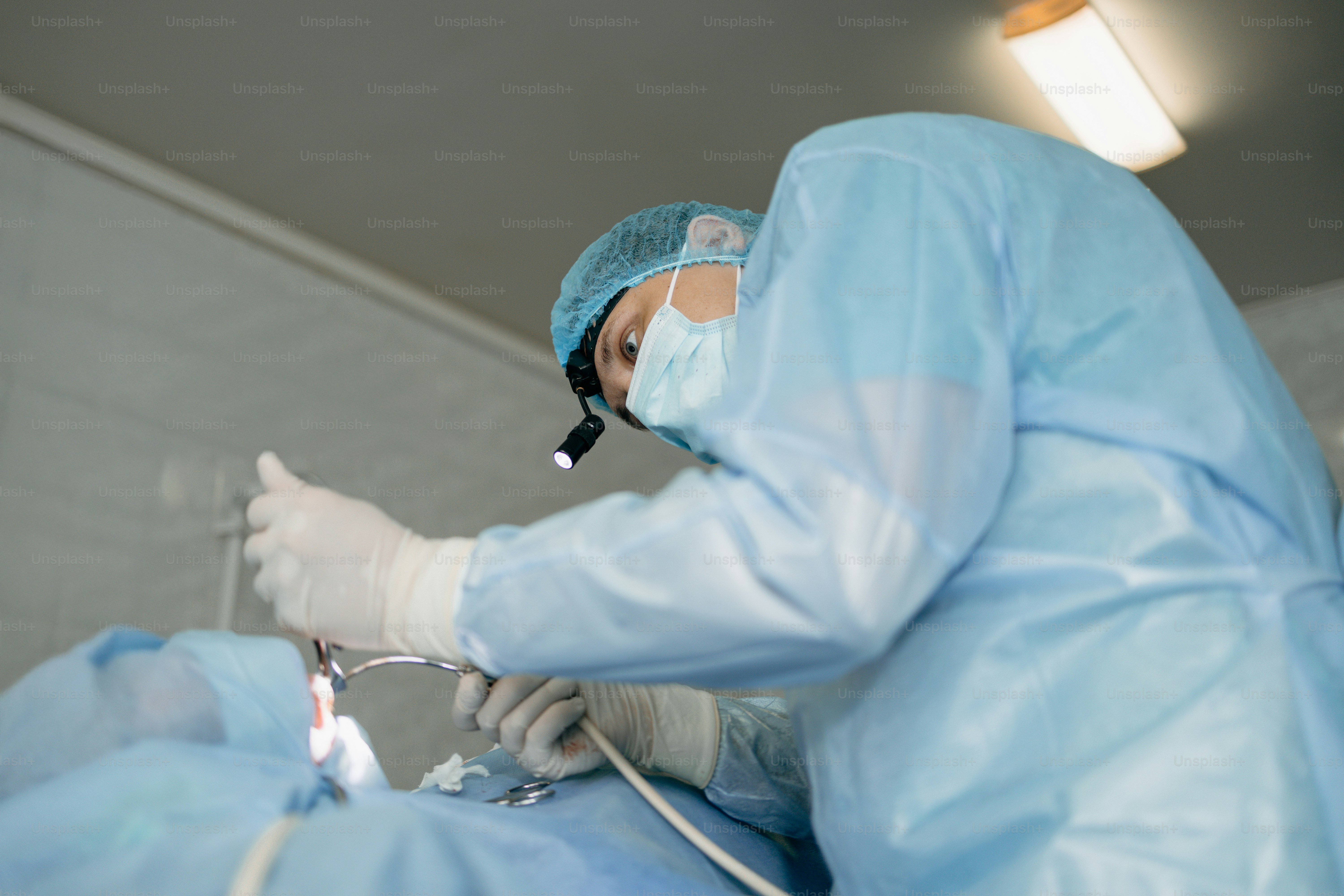 Surgeons are performing an operation on a patient. photo – Doctor Image ...