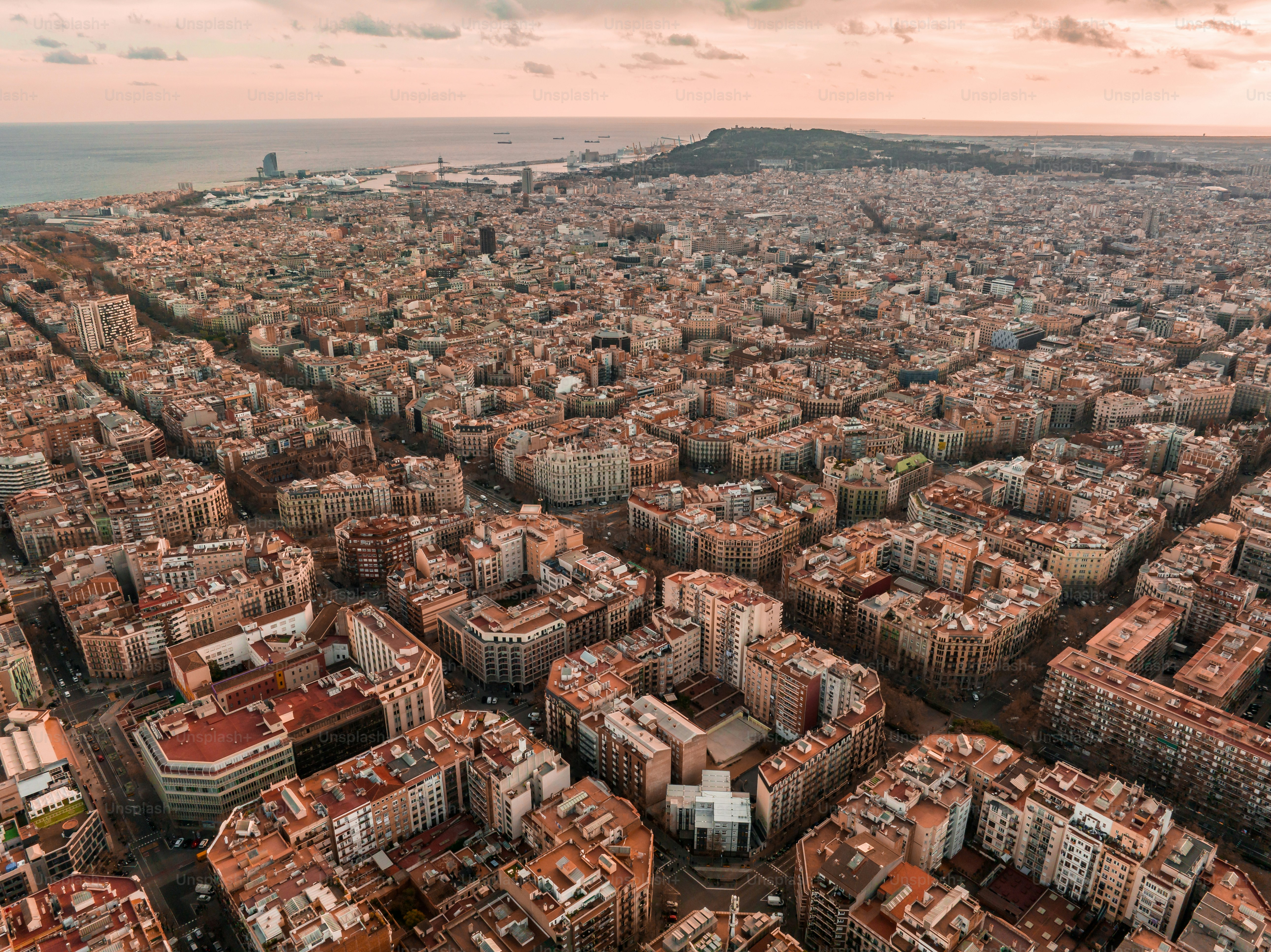 Vista aérea da rua de Barcelona com belos padrões na Espanha. Vista ...