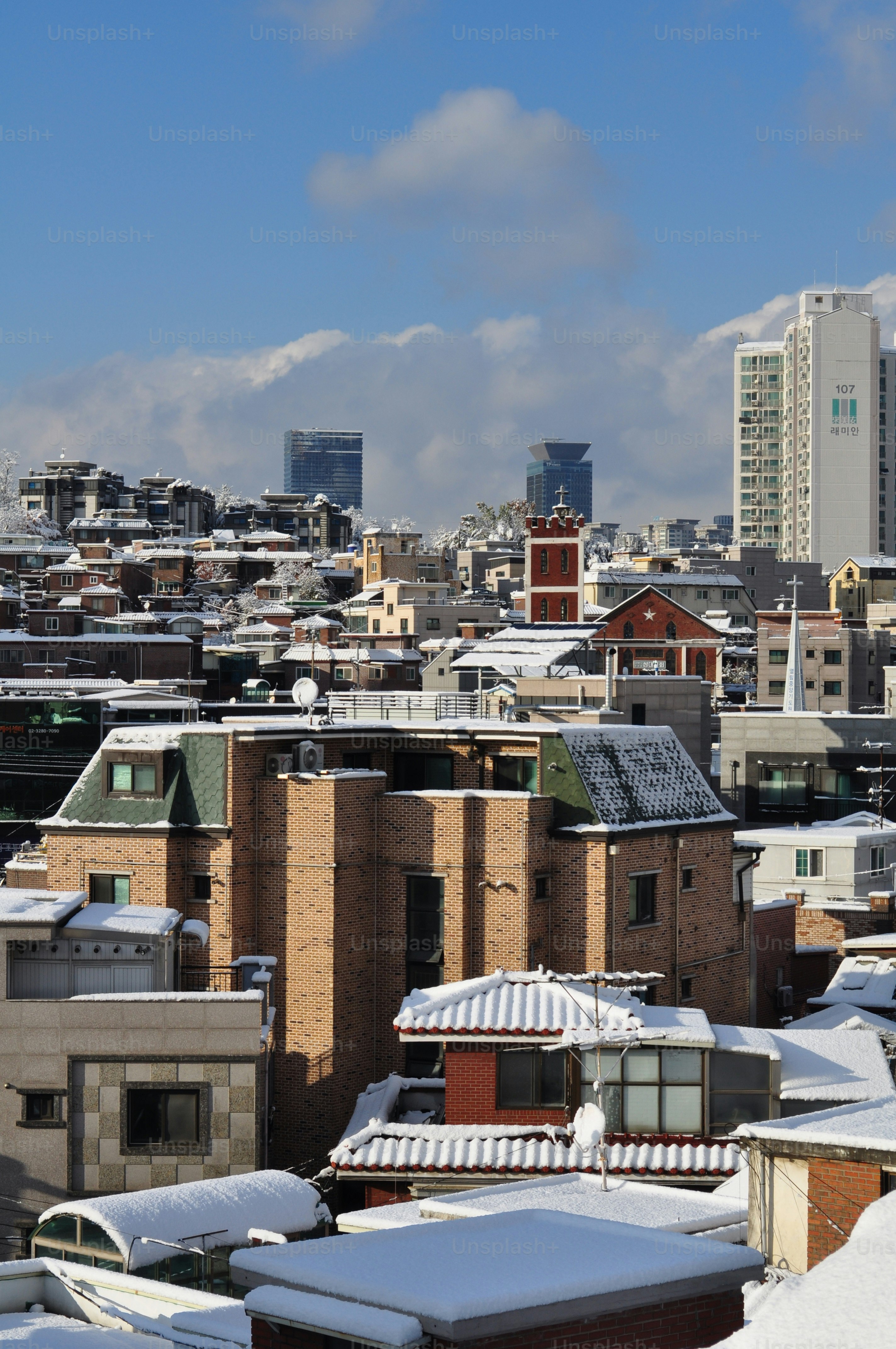 It is a sunny afternoon view of downtown Seoul after the first heavy ...