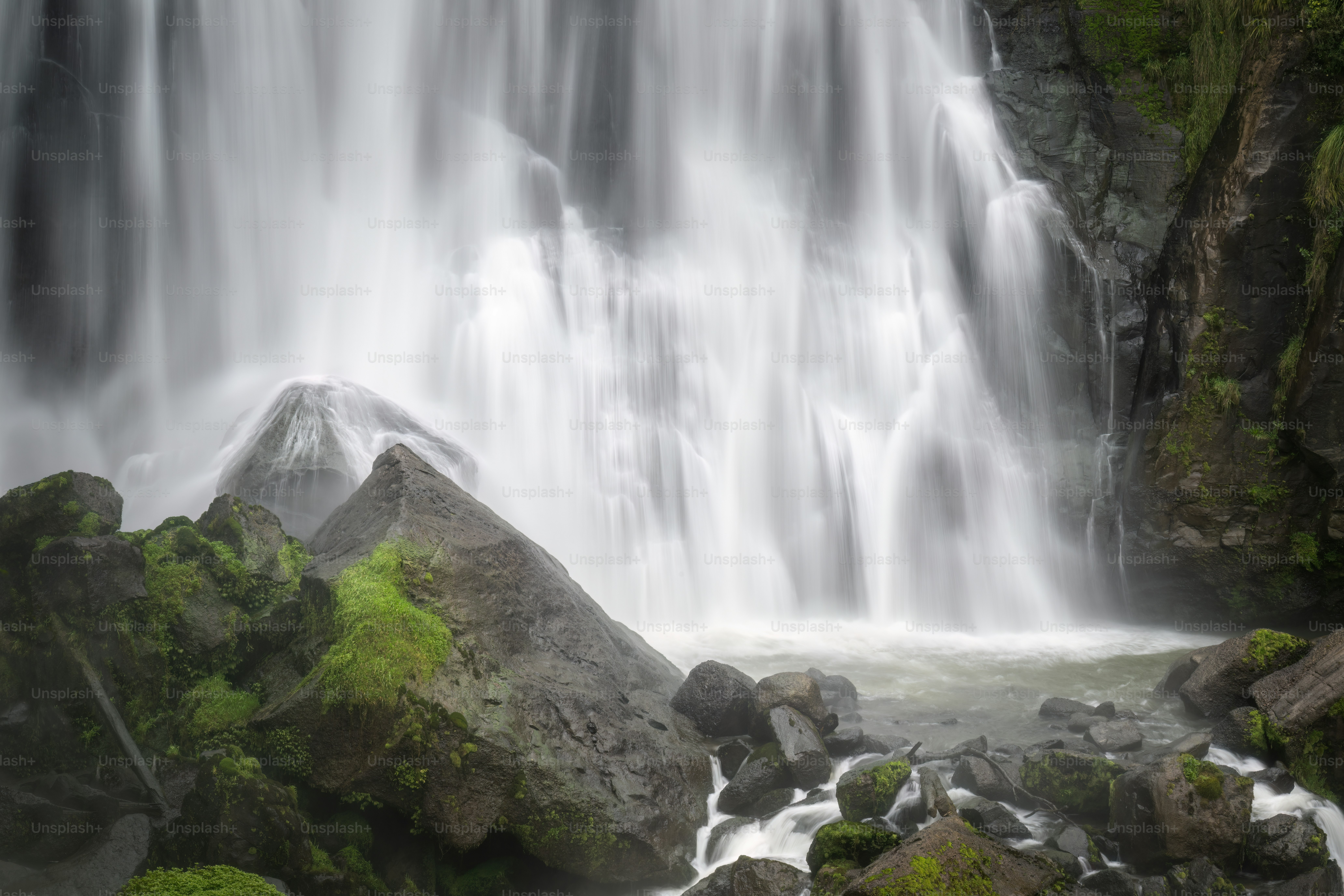 35m high Marokopa Falls in the Waitomo area. Waikato. North Island. New ...